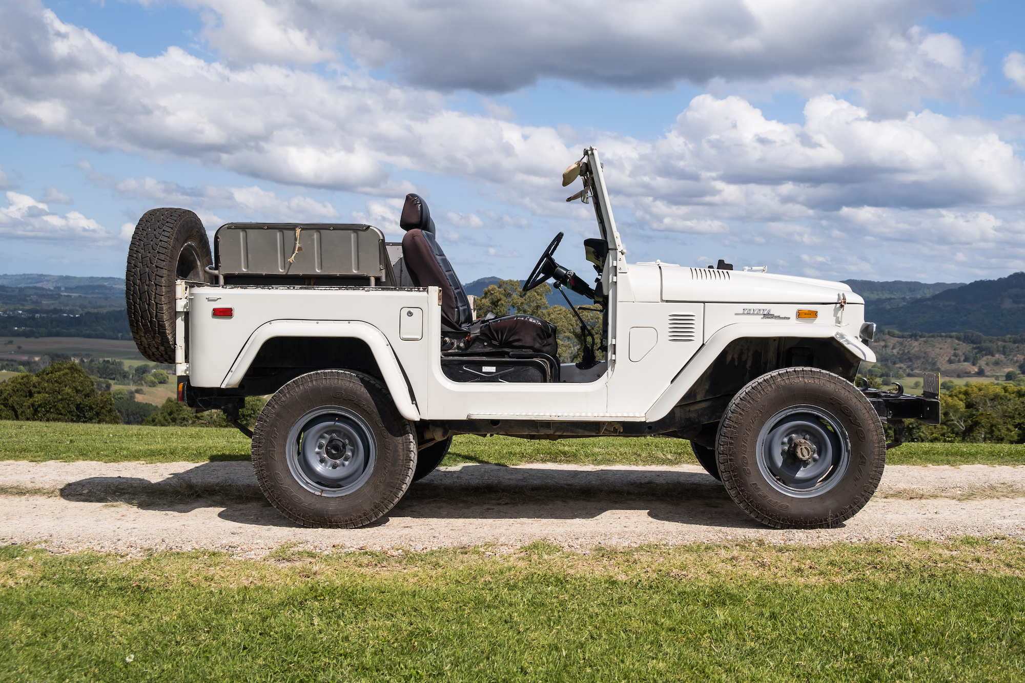 1973 TOYOTA FJ40 LAND CRUISER