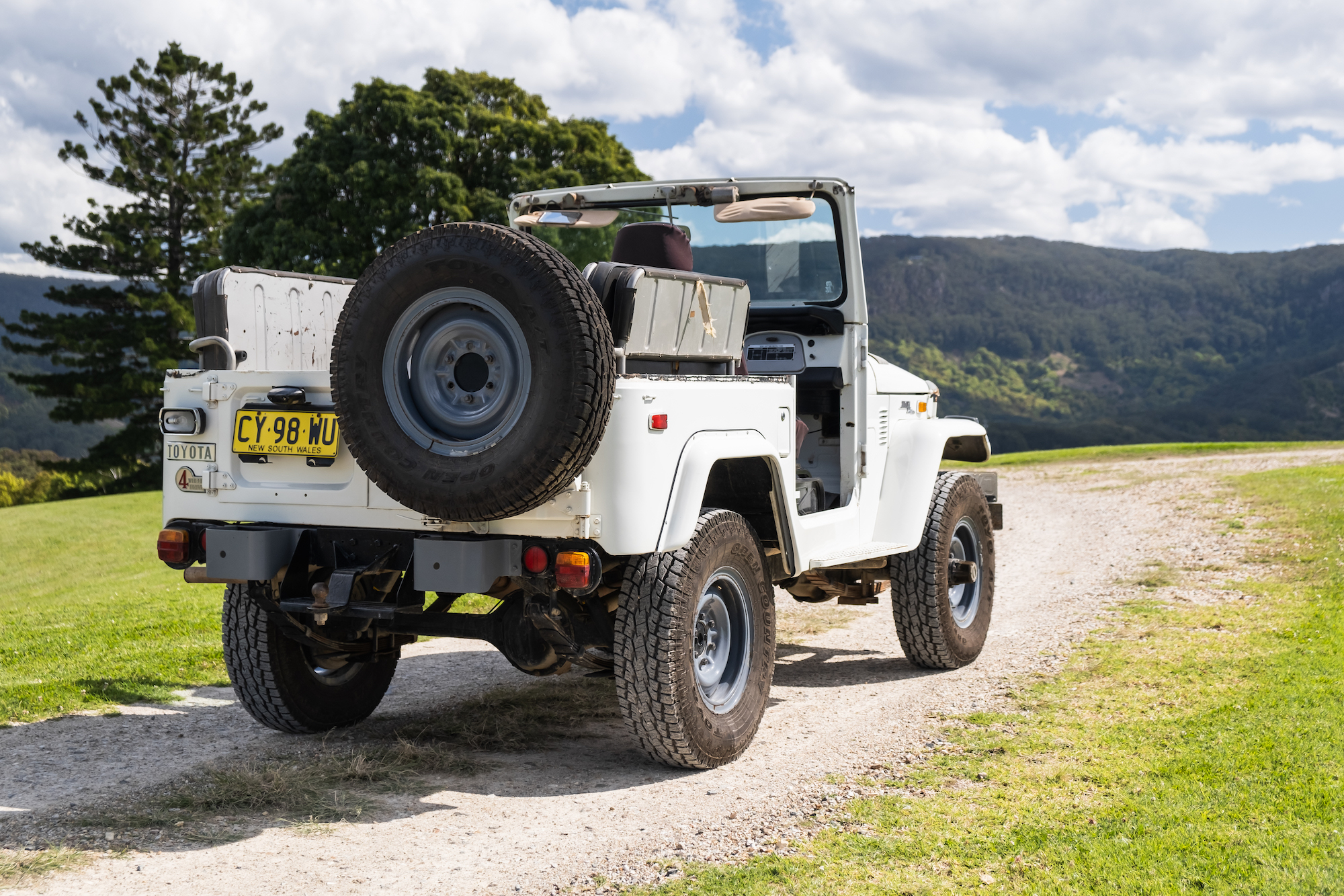 1973 TOYOTA FJ40 LAND CRUISER
