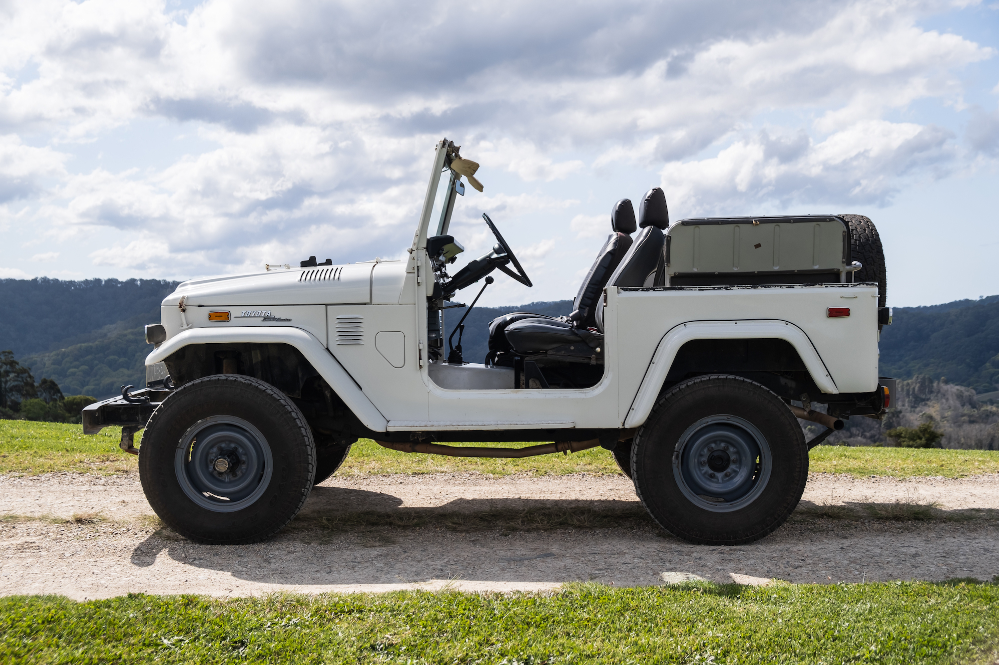 1973 TOYOTA FJ40 LAND CRUISER