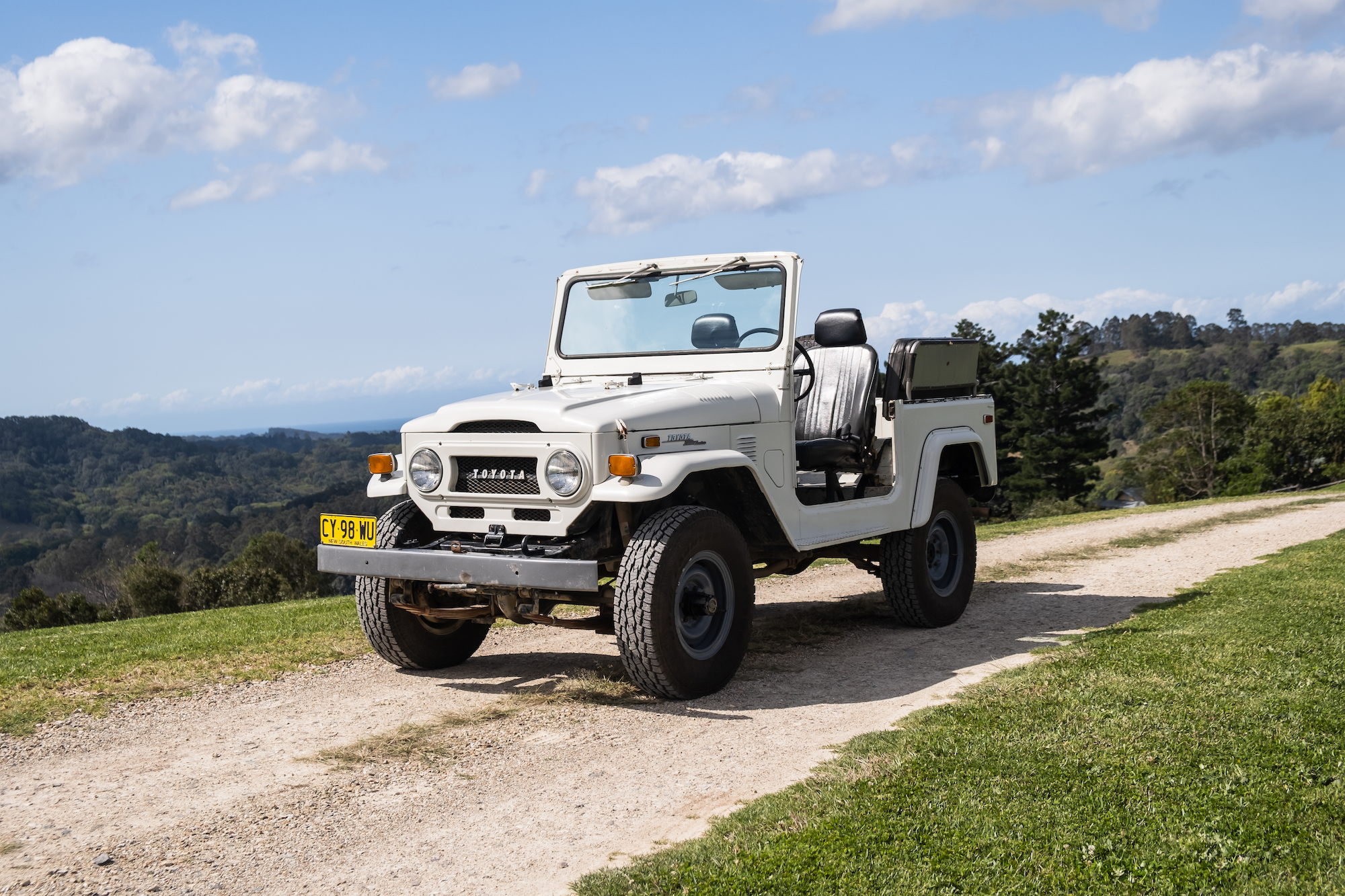 1973 TOYOTA FJ40 LAND CRUISER