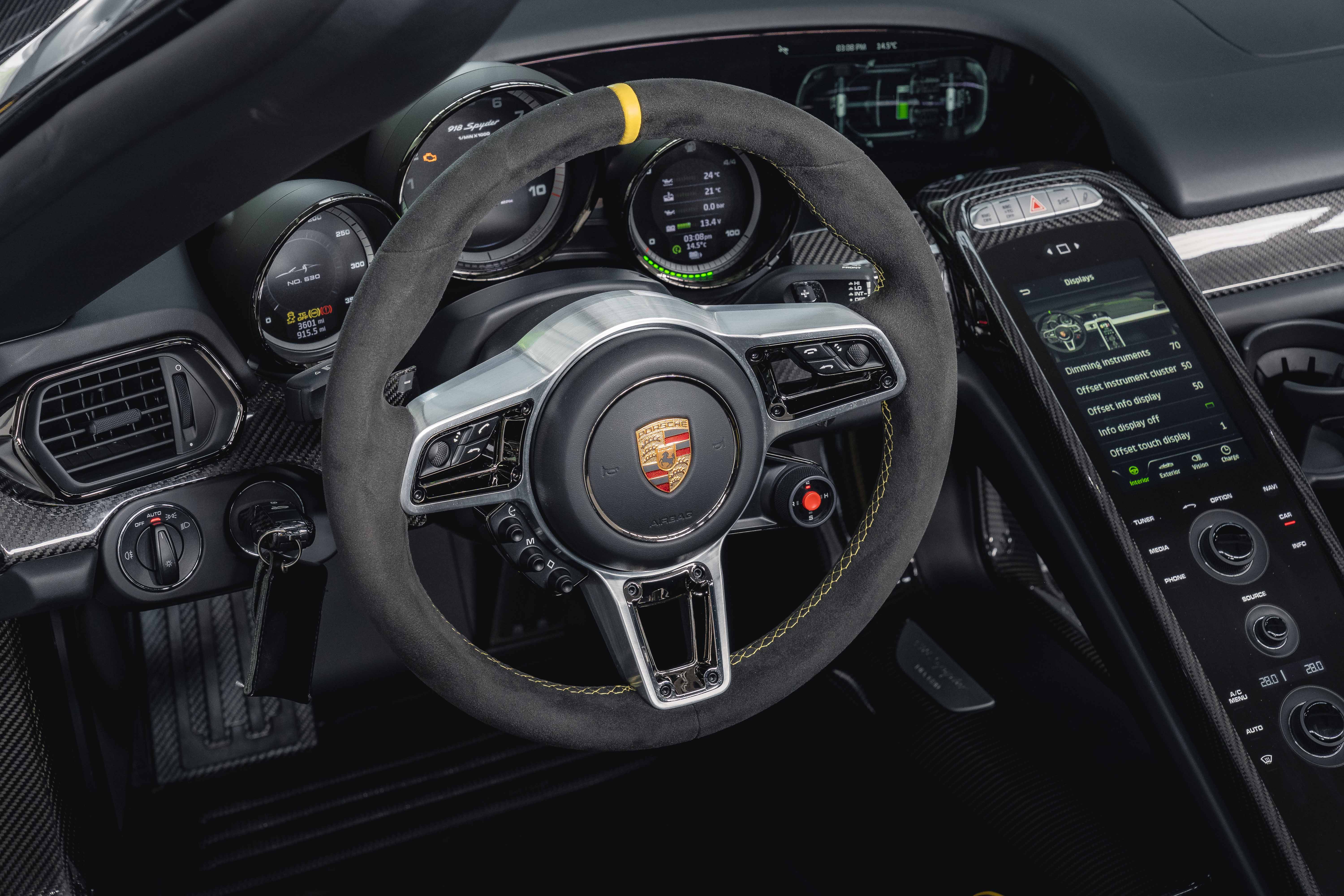 Porsche 918 Interior