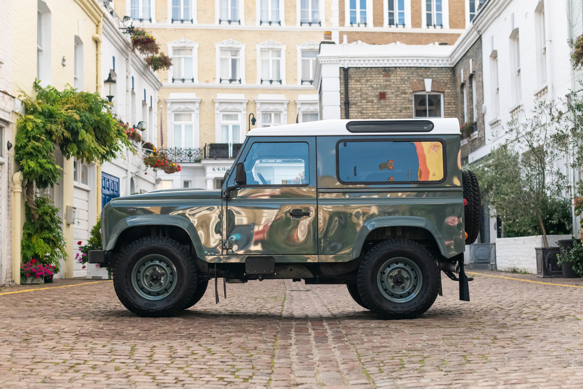 2012 LAND ROVER DEFENDER 90 XS - 13,250 MILES