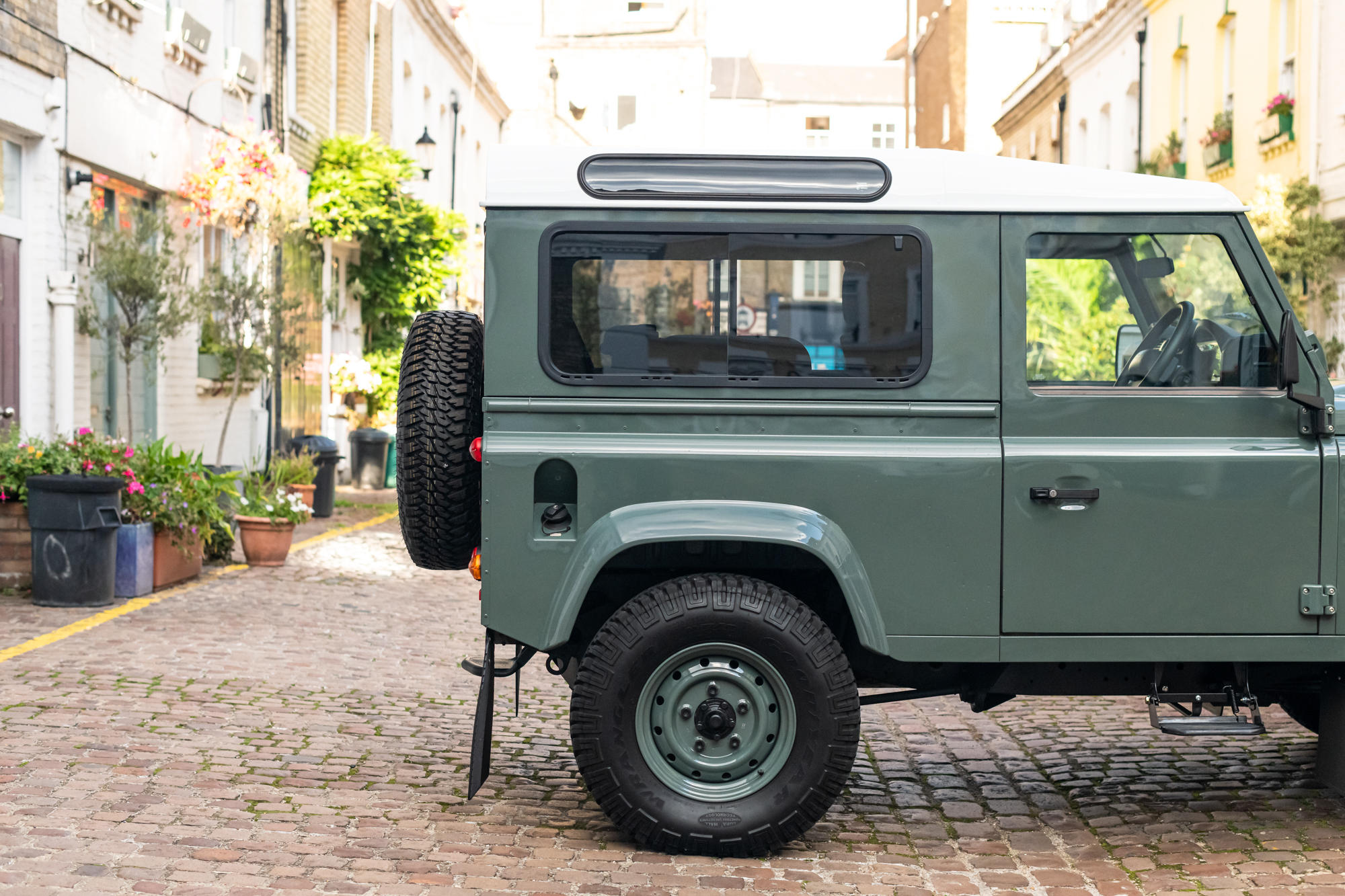 2012 LAND ROVER DEFENDER 90 XS - 13,250 MILES