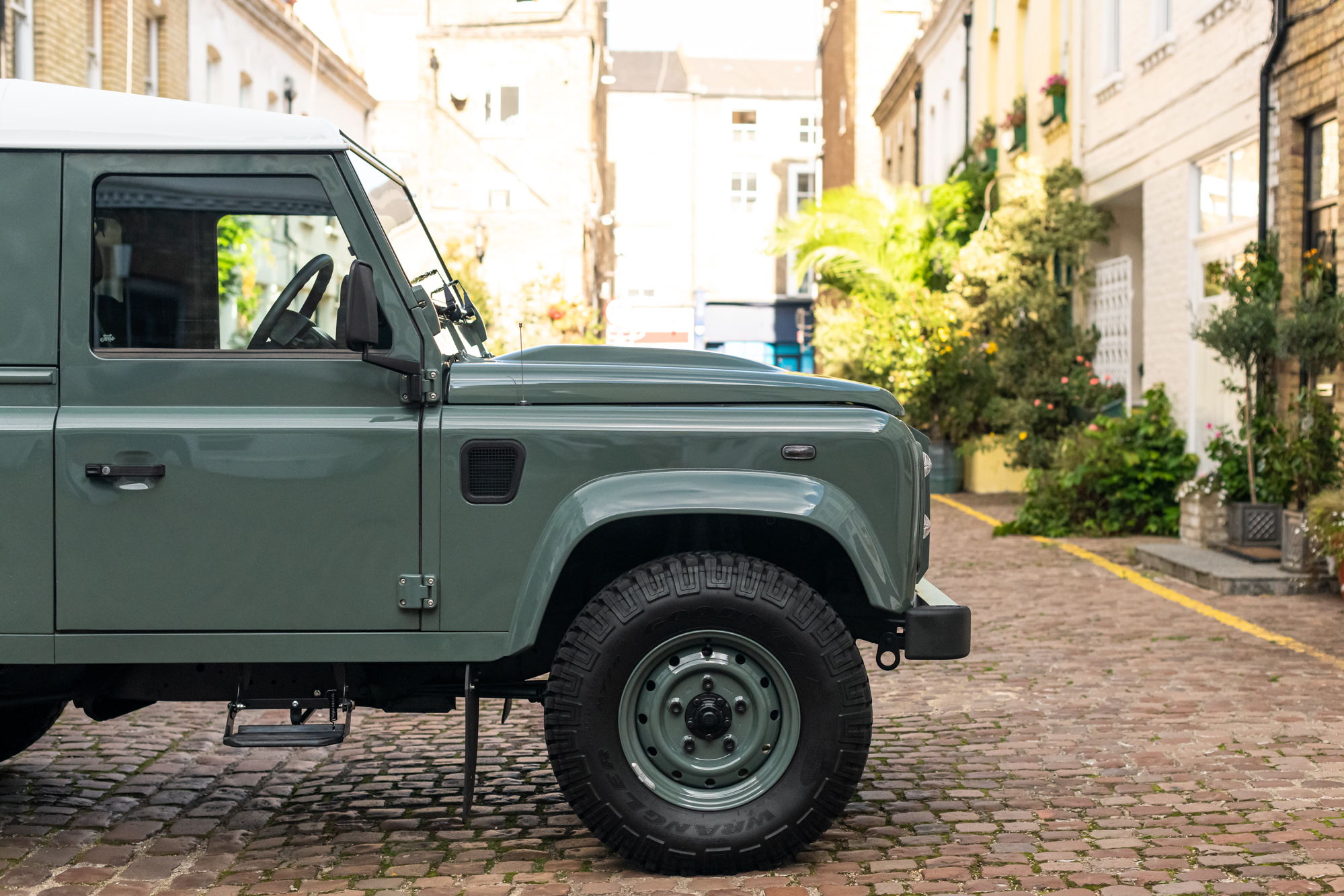 2012 LAND ROVER DEFENDER 90 XS - 13,250 MILES