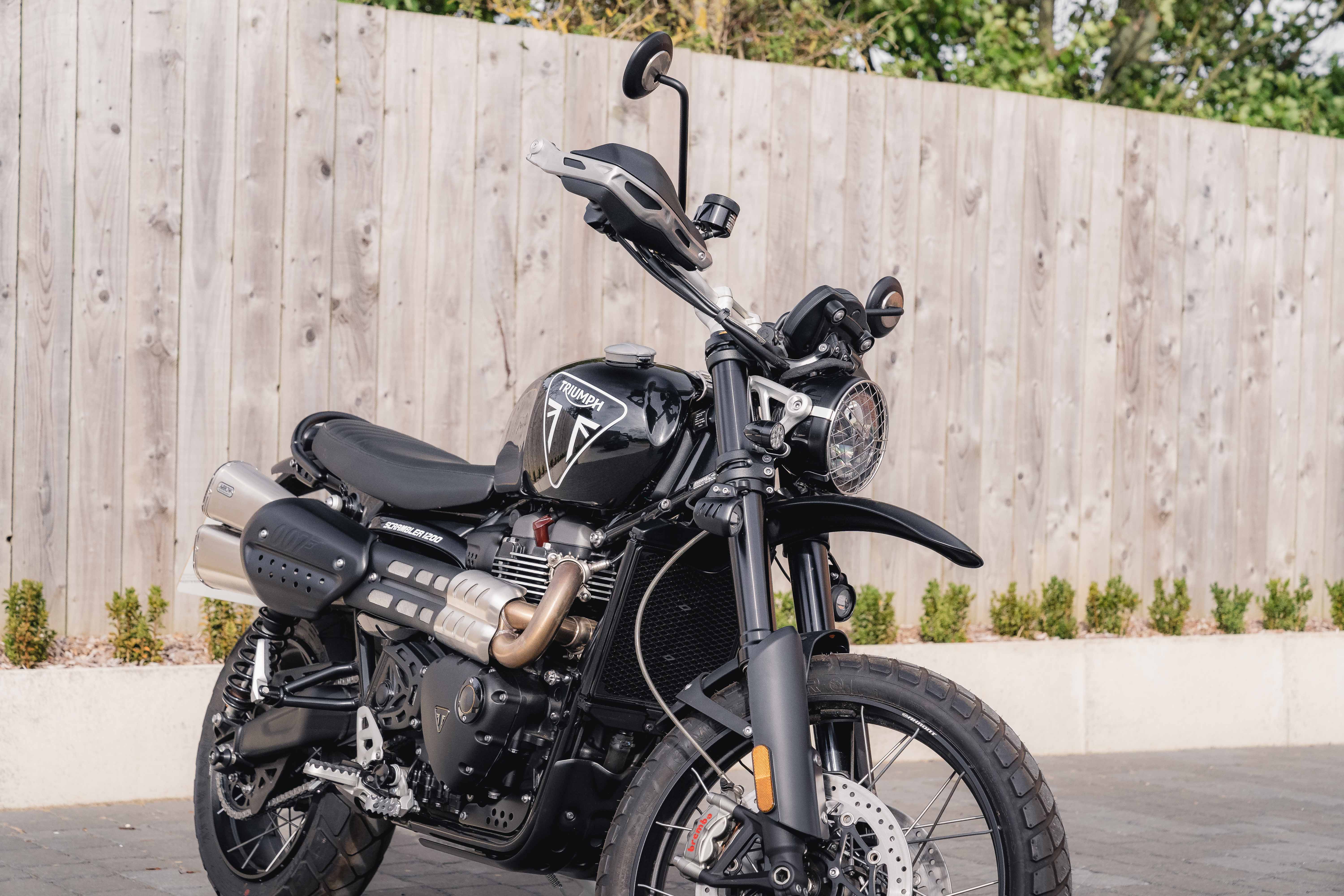 2020 TRIUMPH SCRAMBLER 1200 'BOND EDITION' - 18 MILES - VAT Q