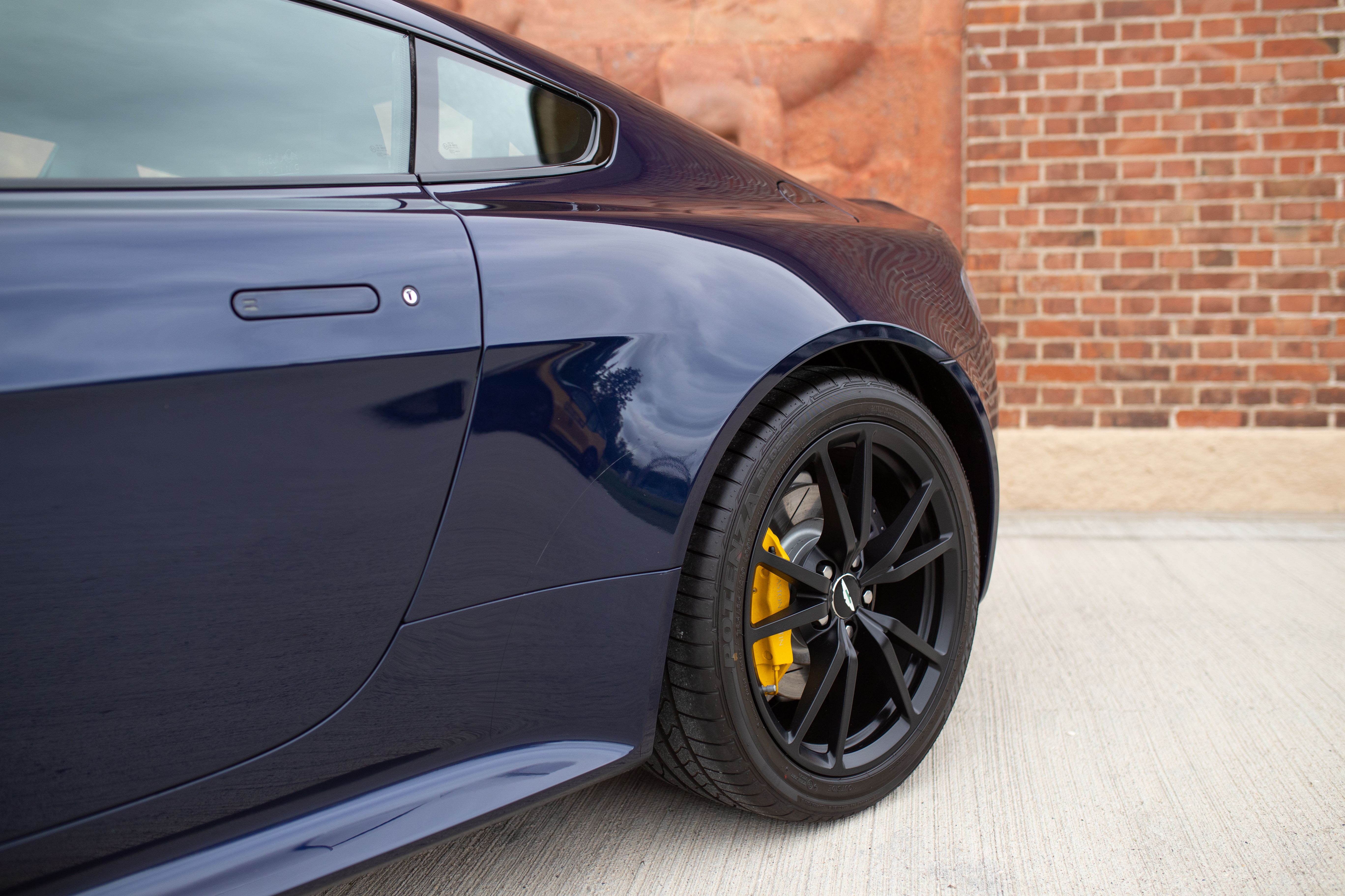 2019 ASTON MARTIN V8 VANTAGE S RED BULL RACING EDITION - 262 KM - VAT Q