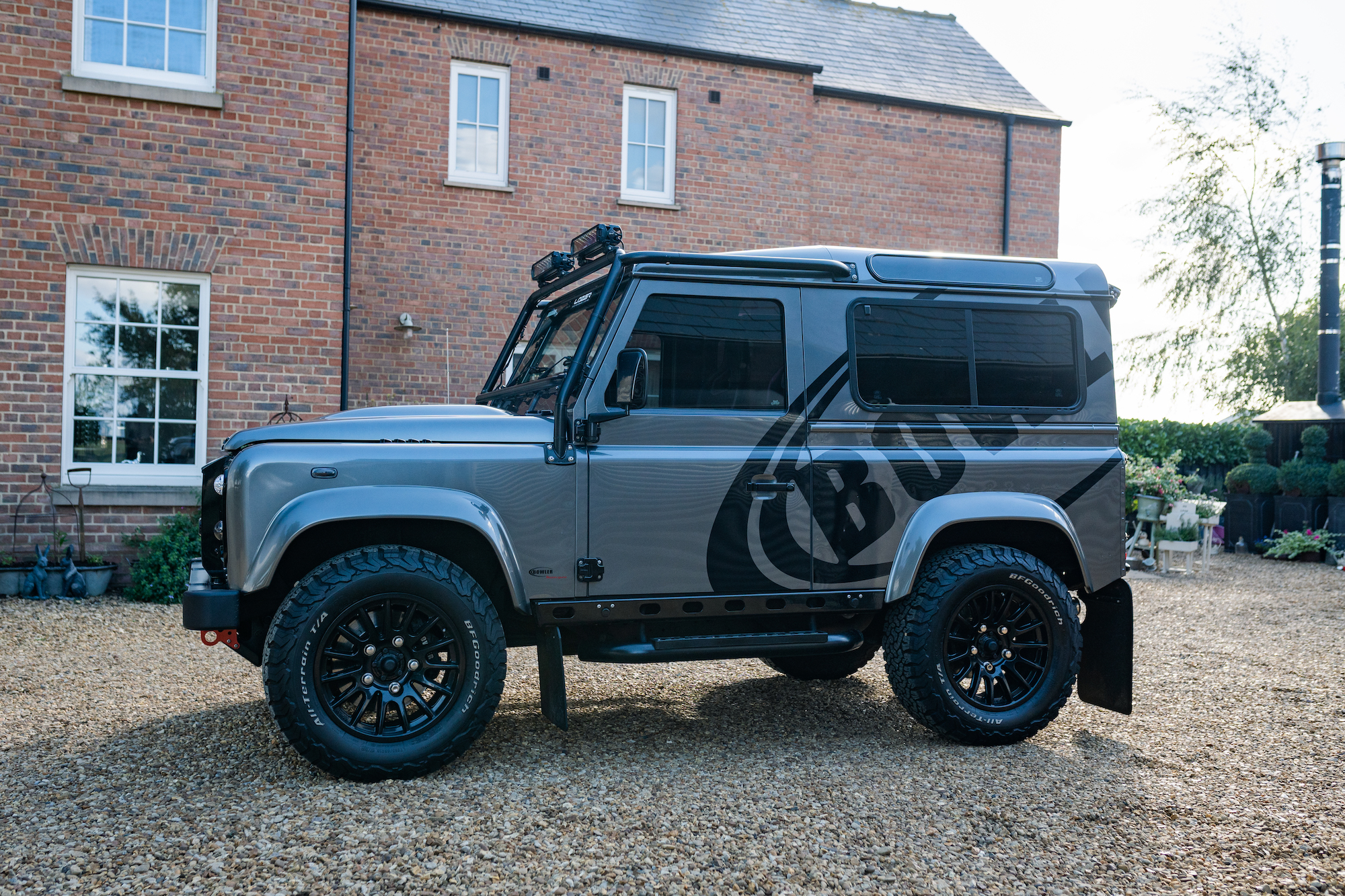 2014 LAND ROVER DEFENDER 90 XS STATION WAGON - 'BOWLER'