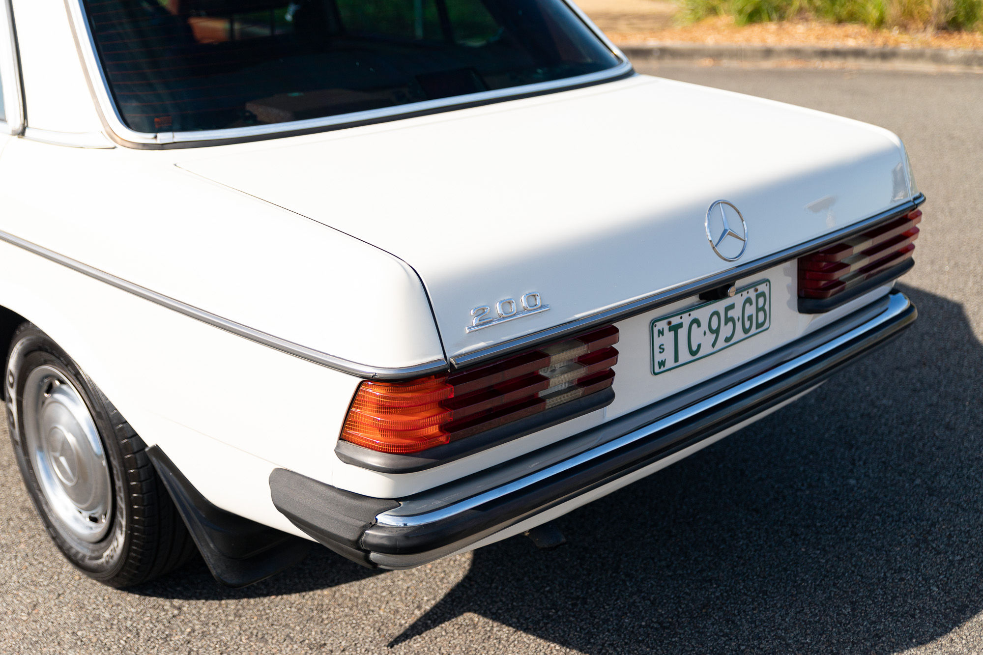 1981 MERCEDES-BENZ (W123) 200