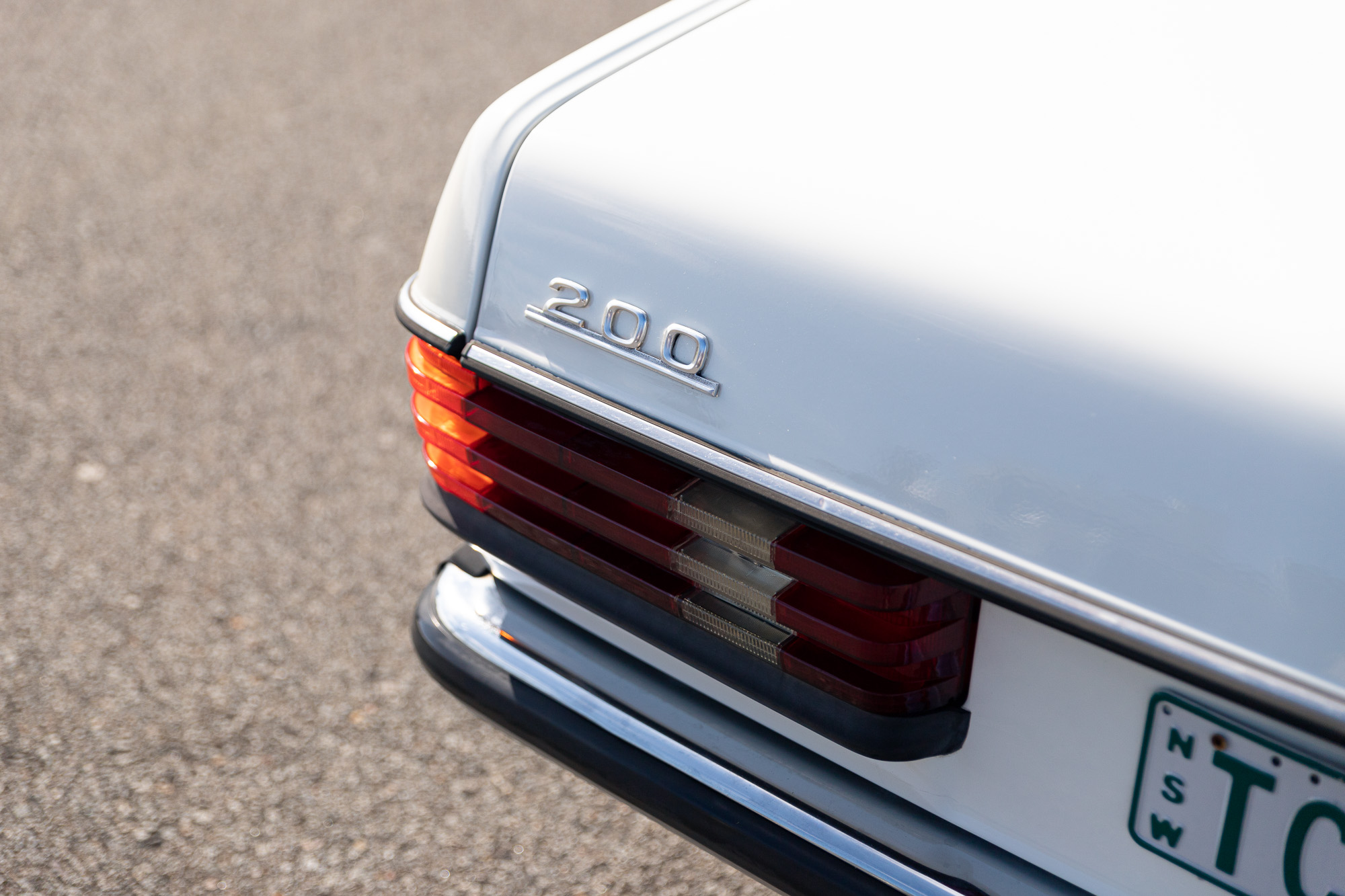 1981 MERCEDES-BENZ (W123) 200