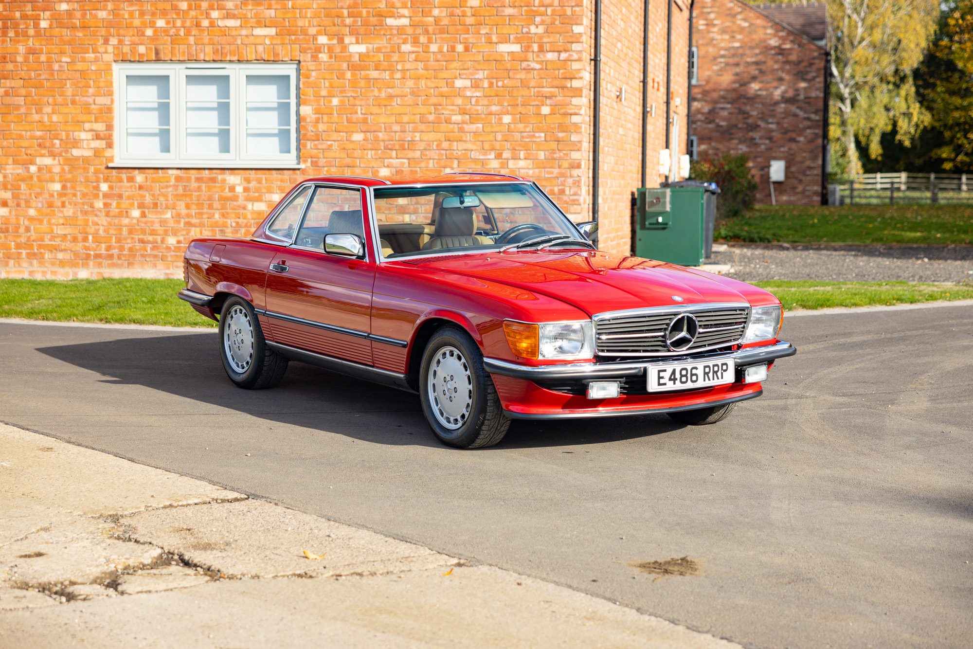 1987 MERCEDES-BENZ (R107) 560 SL - 21,516 MILES