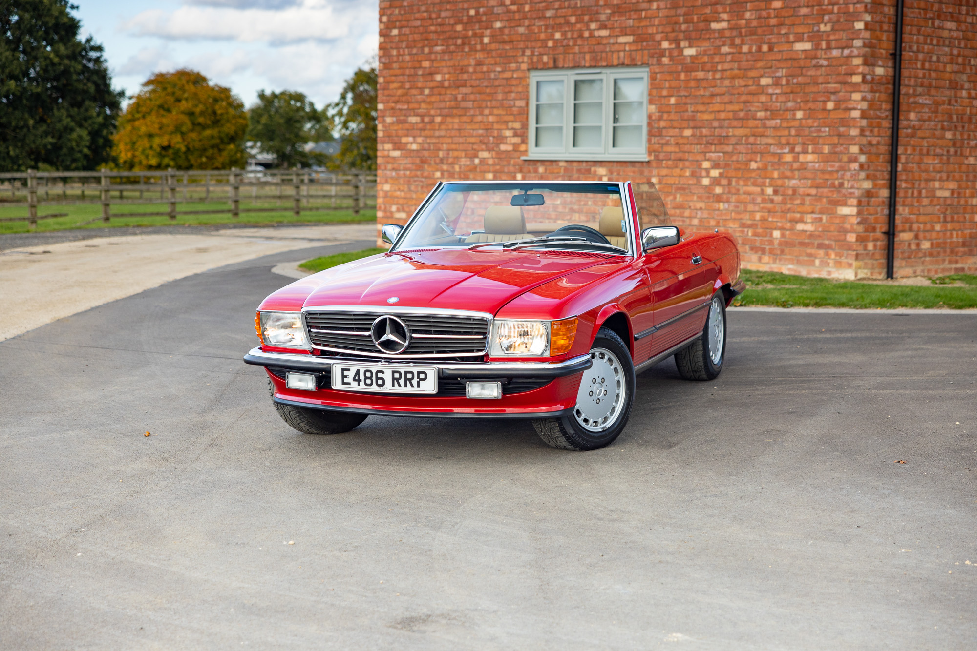 1987 MERCEDES-BENZ (R107) 560 SL - 21,516 MILES