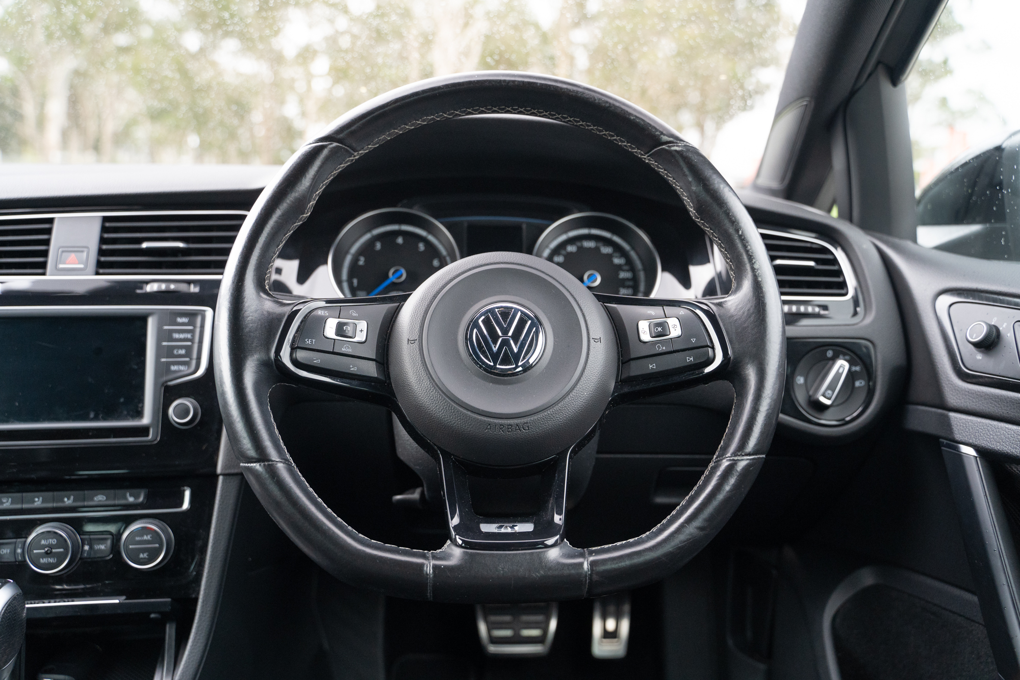 2015 VOLKSWAGEN GOLF R ESTATE - WOLFSBURG EDITION