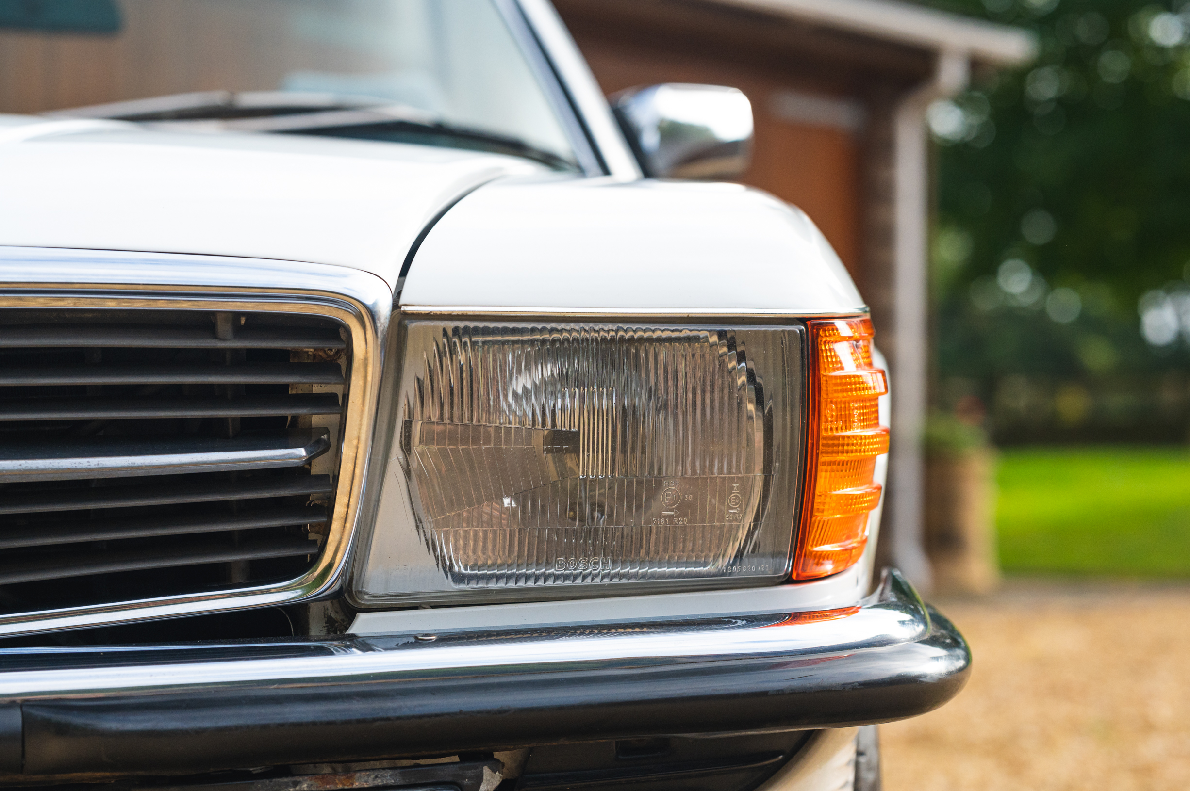 1988 MERCEDES-BENZ (R107) 300 SL for sale by auction in Burley ...