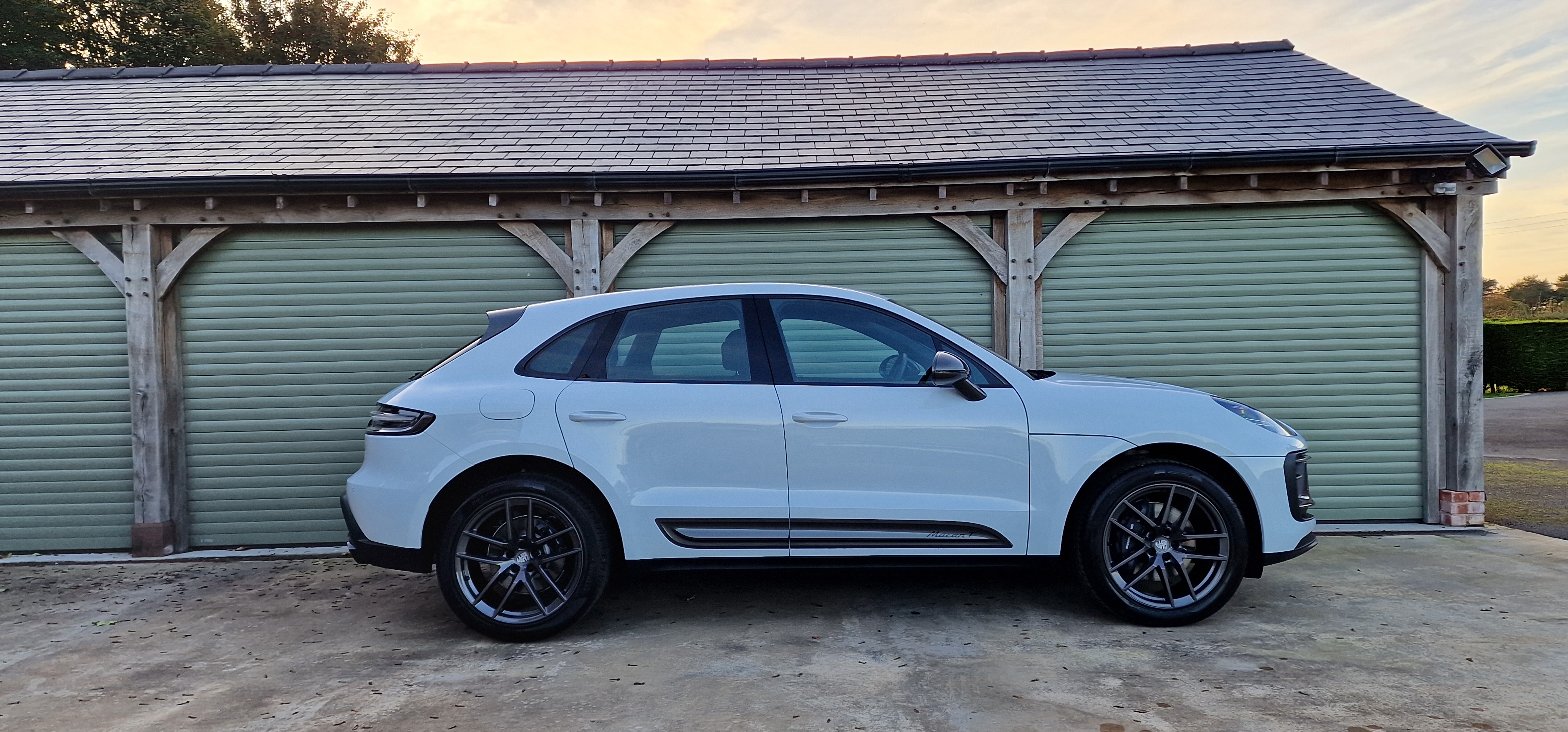 2022 PORSCHE MACAN T
