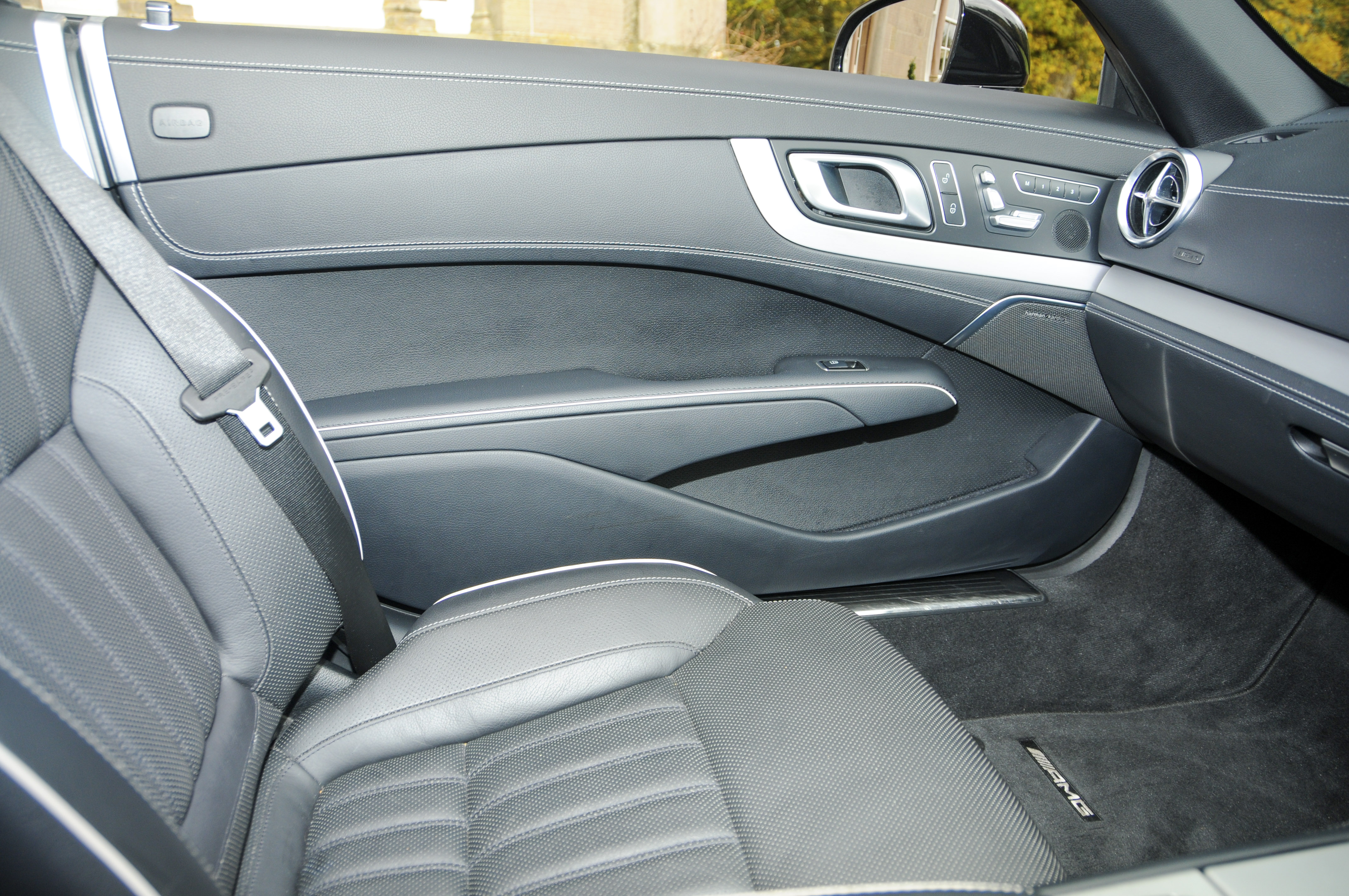 2015 MERCEDES-BENZ (R231) SL400 AMG SPORT - 25,500 MILES
