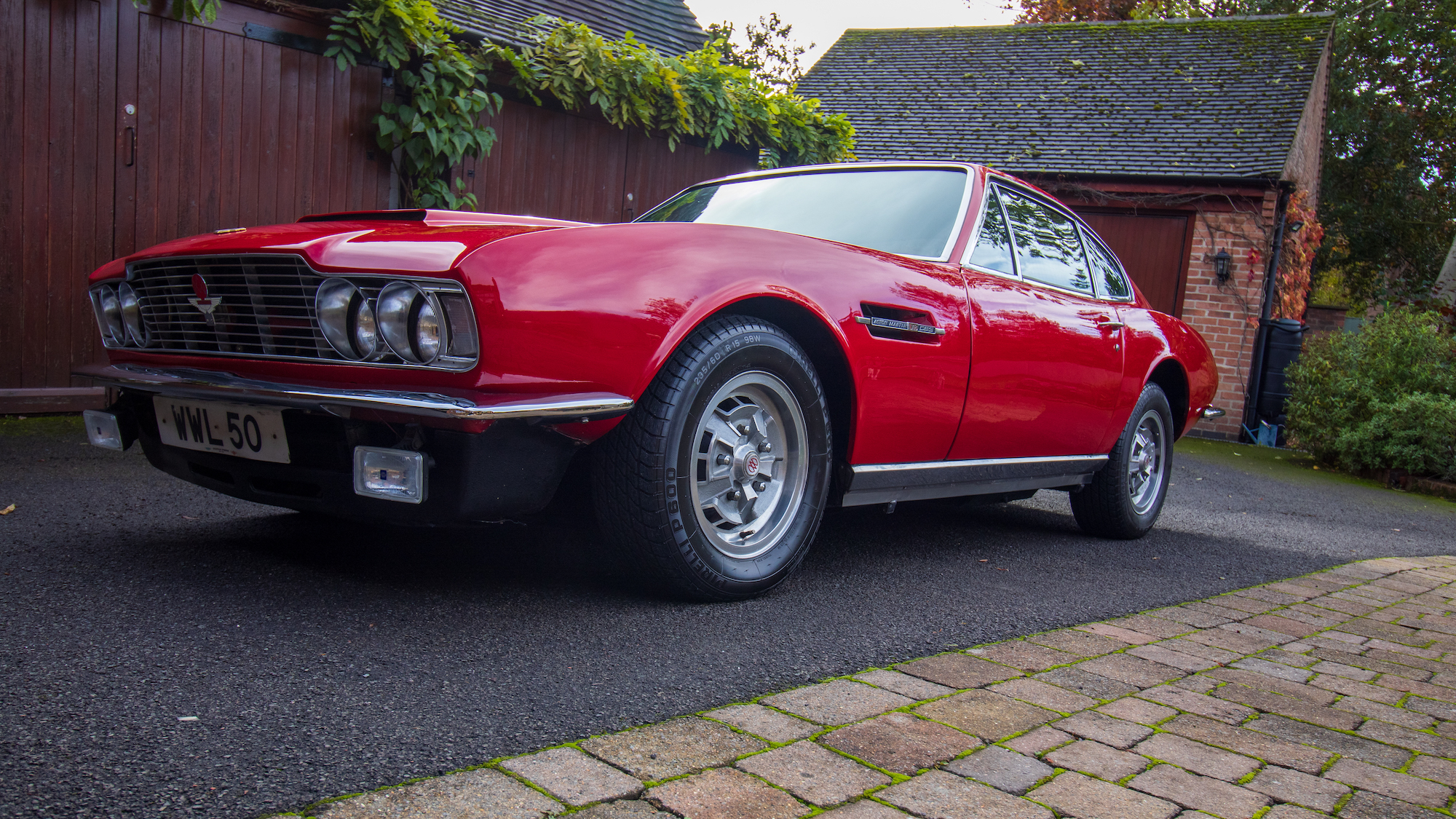 1971 ASTON MARTIN DBS V8