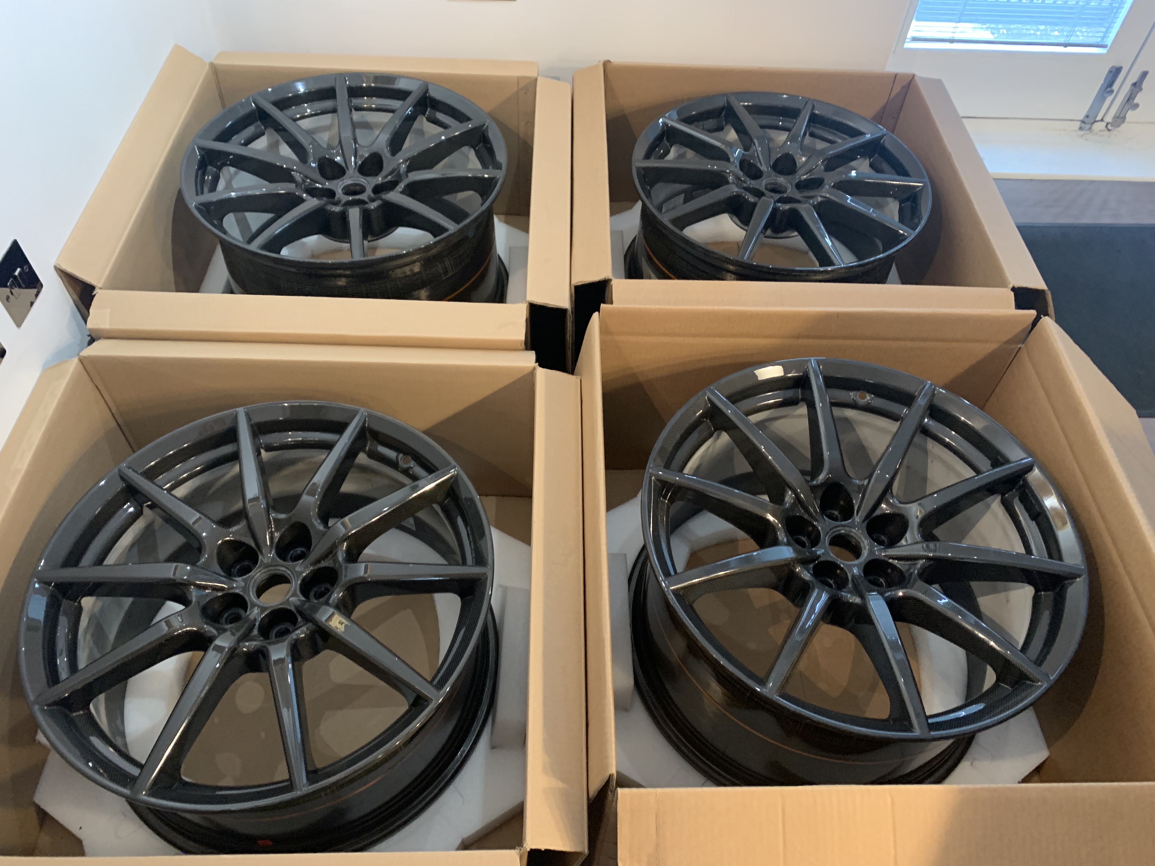 SET OF FERRARI SF90 CARBON FIBRE WHEELS for sale by auction in ...
