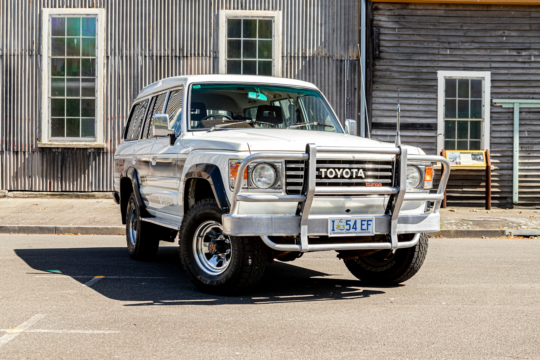 1987 TOYOTA FJ61 LANDCRUISER 'SAHARA'
