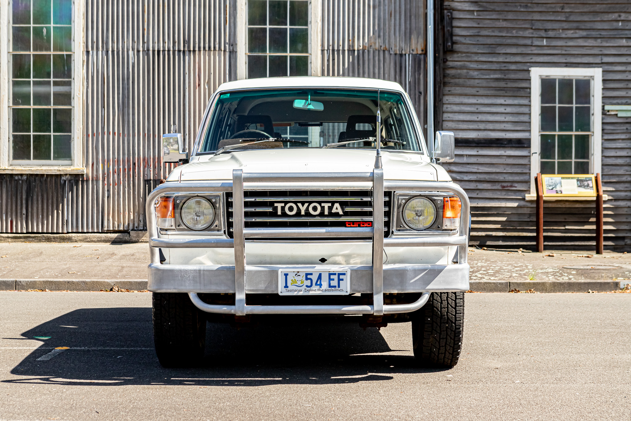 1987 TOYOTA FJ61 LANDCRUISER 'SAHARA'