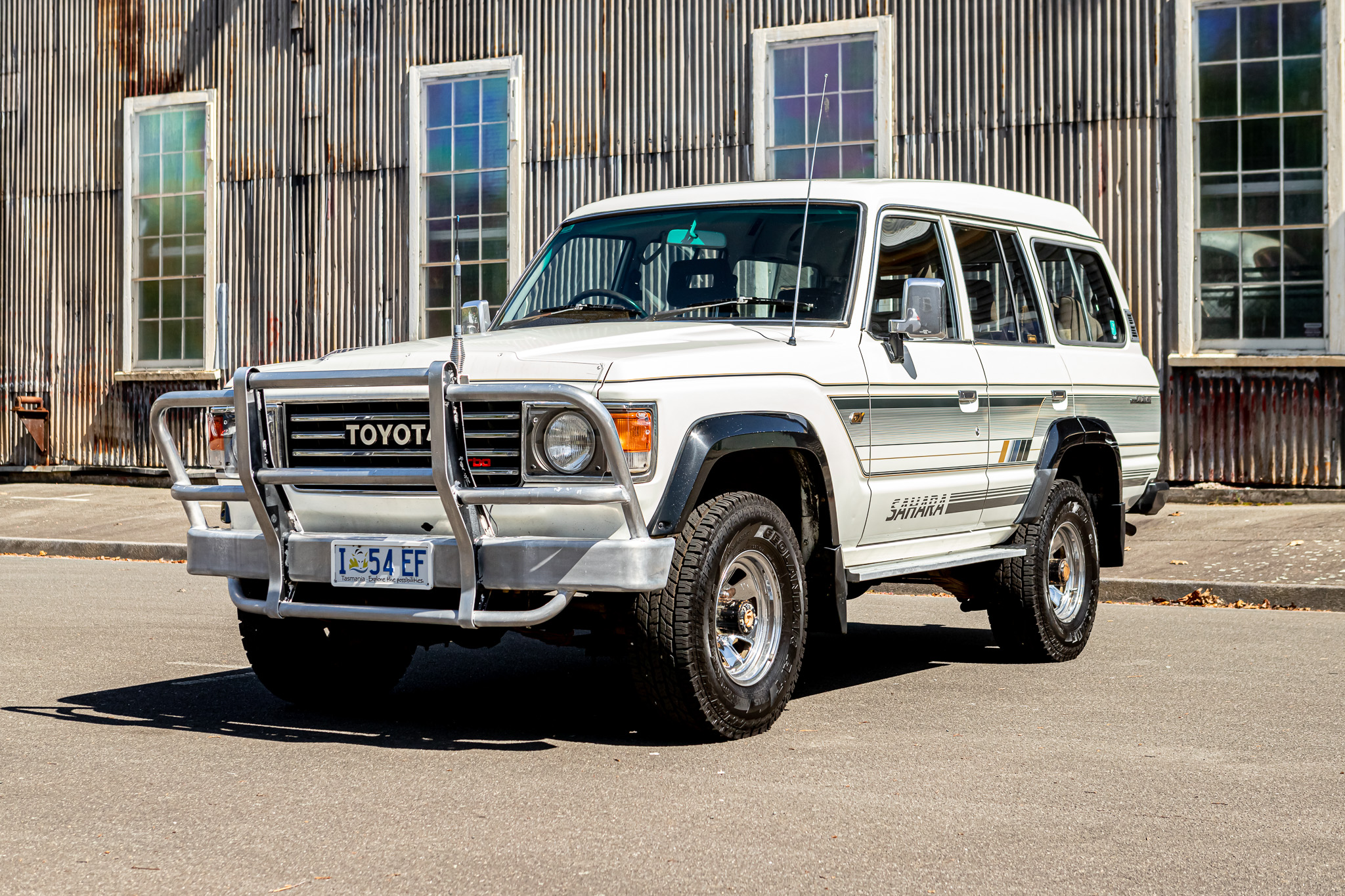 1987 TOYOTA FJ61 LANDCRUISER 'SAHARA'