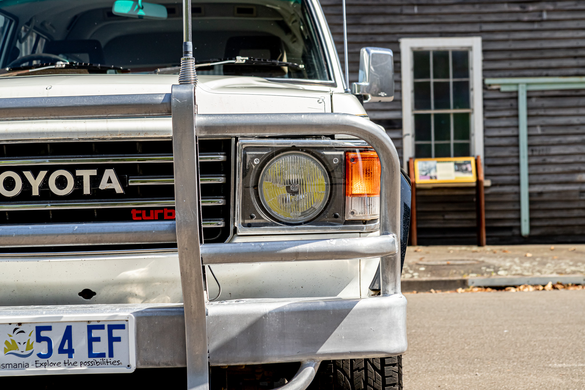 1987 TOYOTA FJ61 LANDCRUISER 'SAHARA'