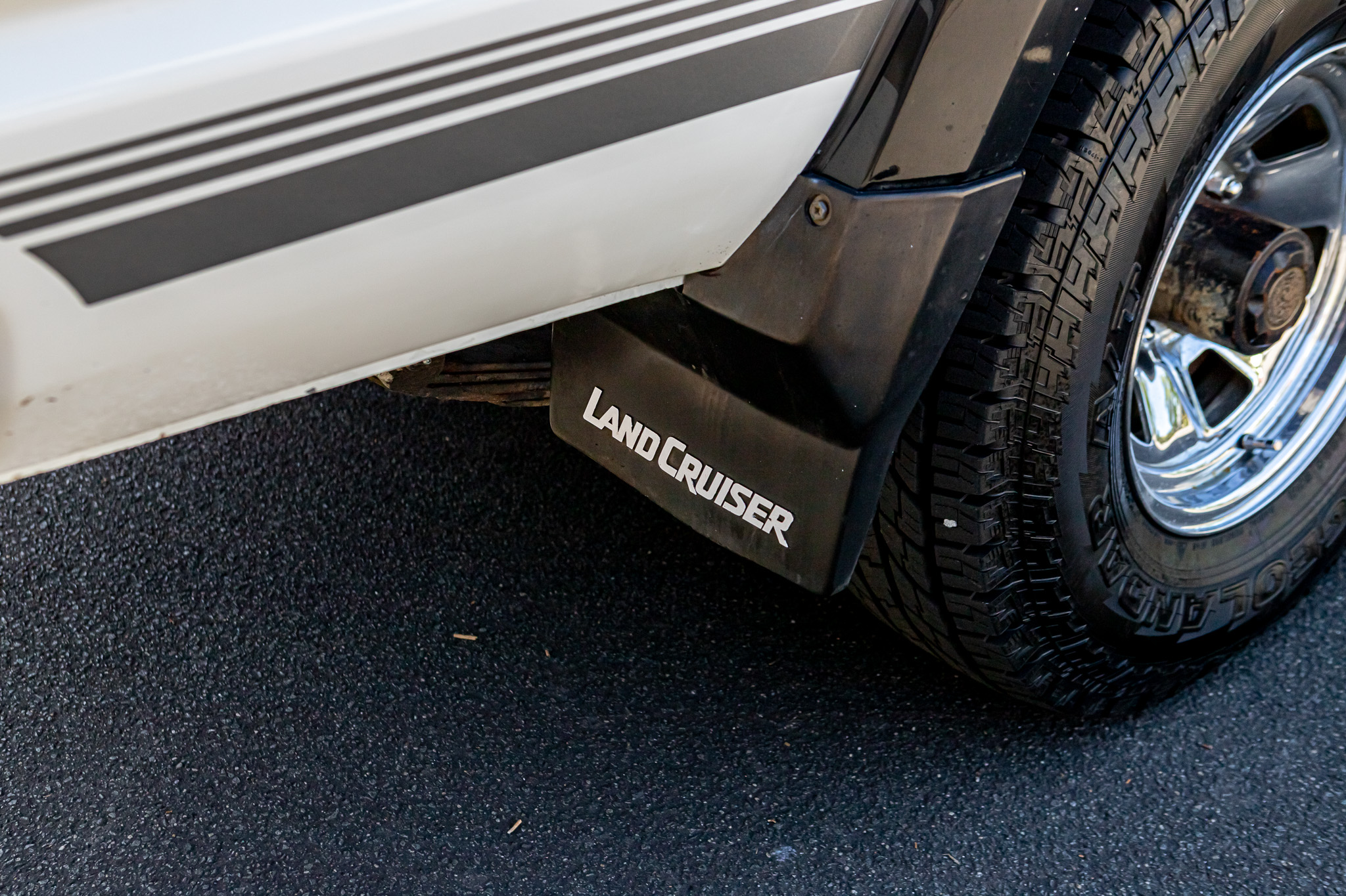 1987 TOYOTA FJ61 LANDCRUISER 'SAHARA'