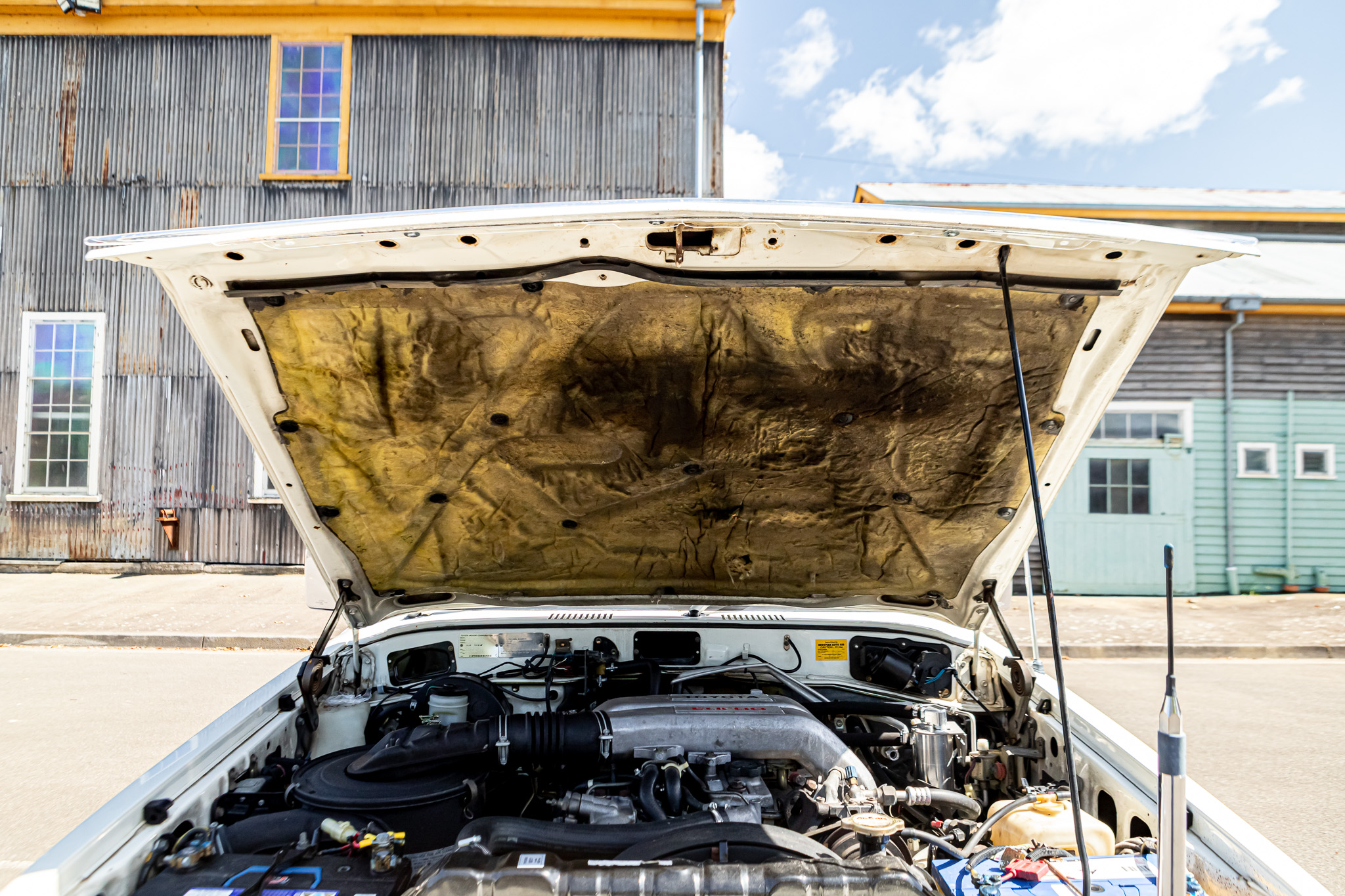 1987 TOYOTA FJ61 LANDCRUISER 'SAHARA'