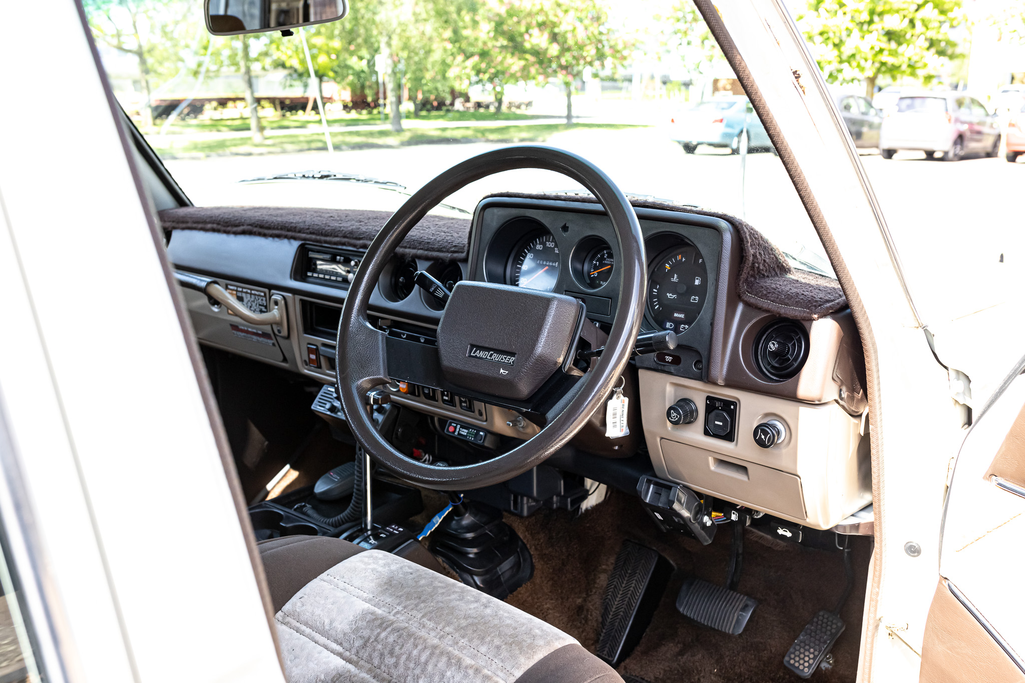 1987 TOYOTA FJ61 LANDCRUISER 'SAHARA'