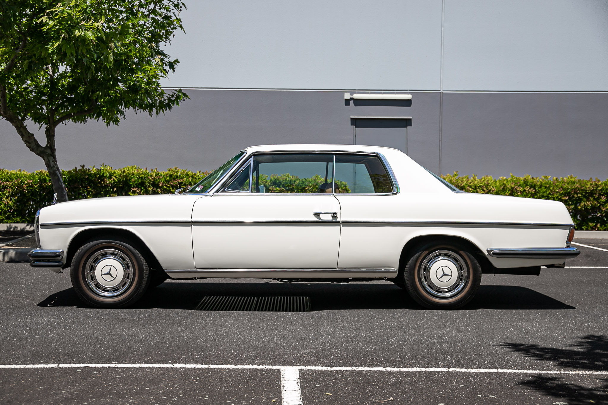 1973 MERCEDES-BENZ (W114) 280 CE COUPE