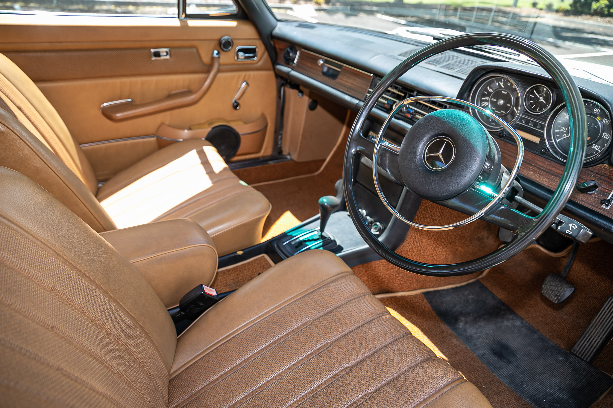 1973 MERCEDES-BENZ (W114) 280 CE COUPE