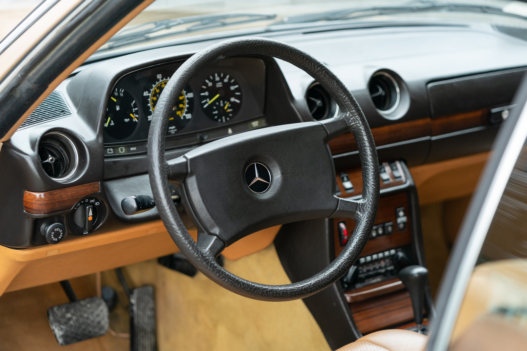 1983 MERCEDES-BENZ (W123) 300 CD