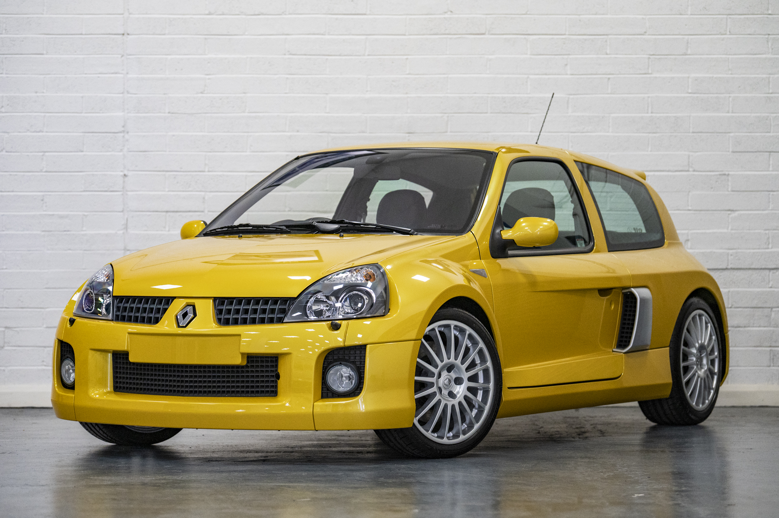 2006 RENAULT CLIO V6 PHASE 2 - 1,531 MILES for sale by auction in ...
