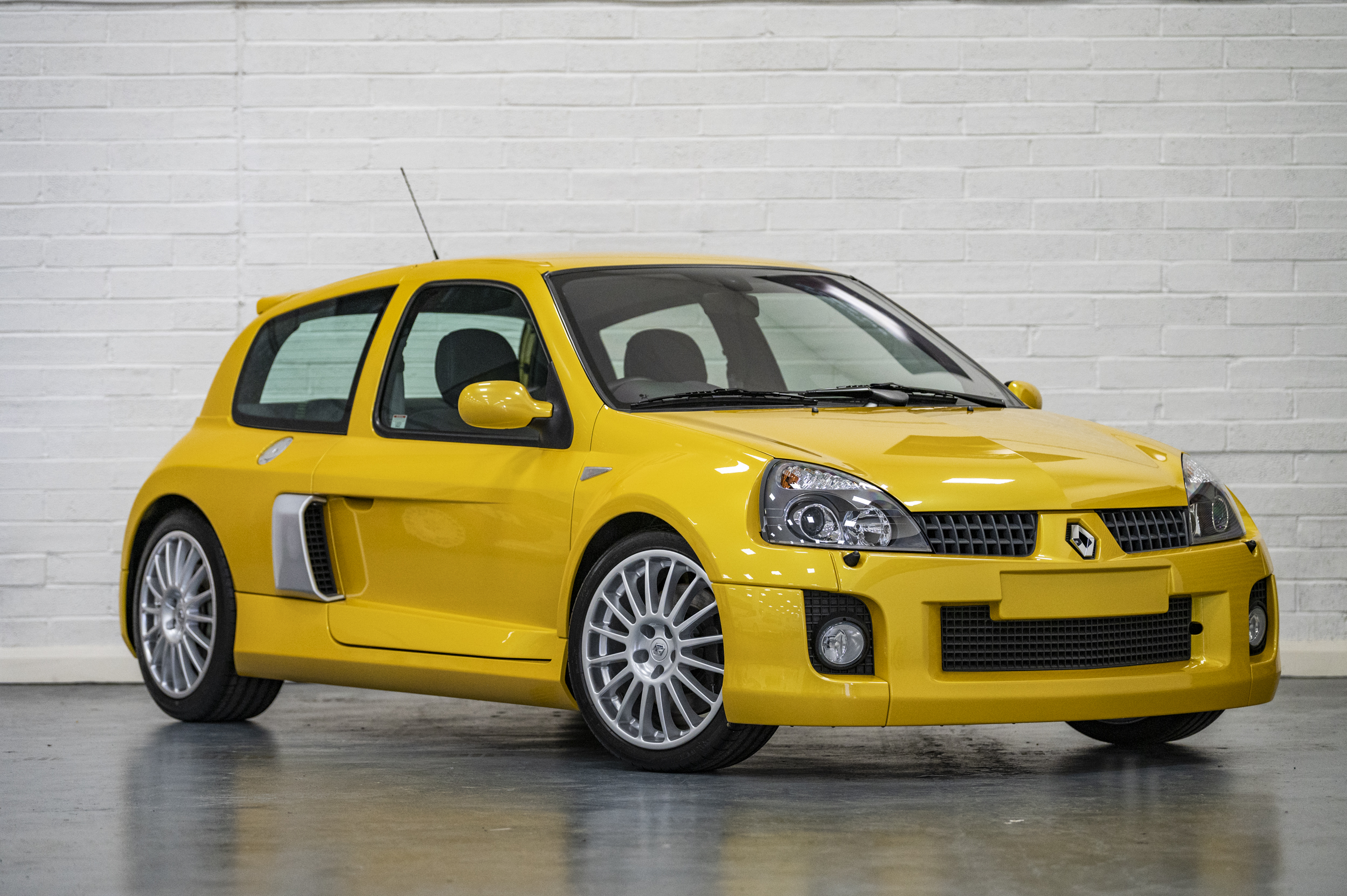 2006 RENAULT CLIO V6 PHASE 2 - 1,531 MILES for sale by auction in ...