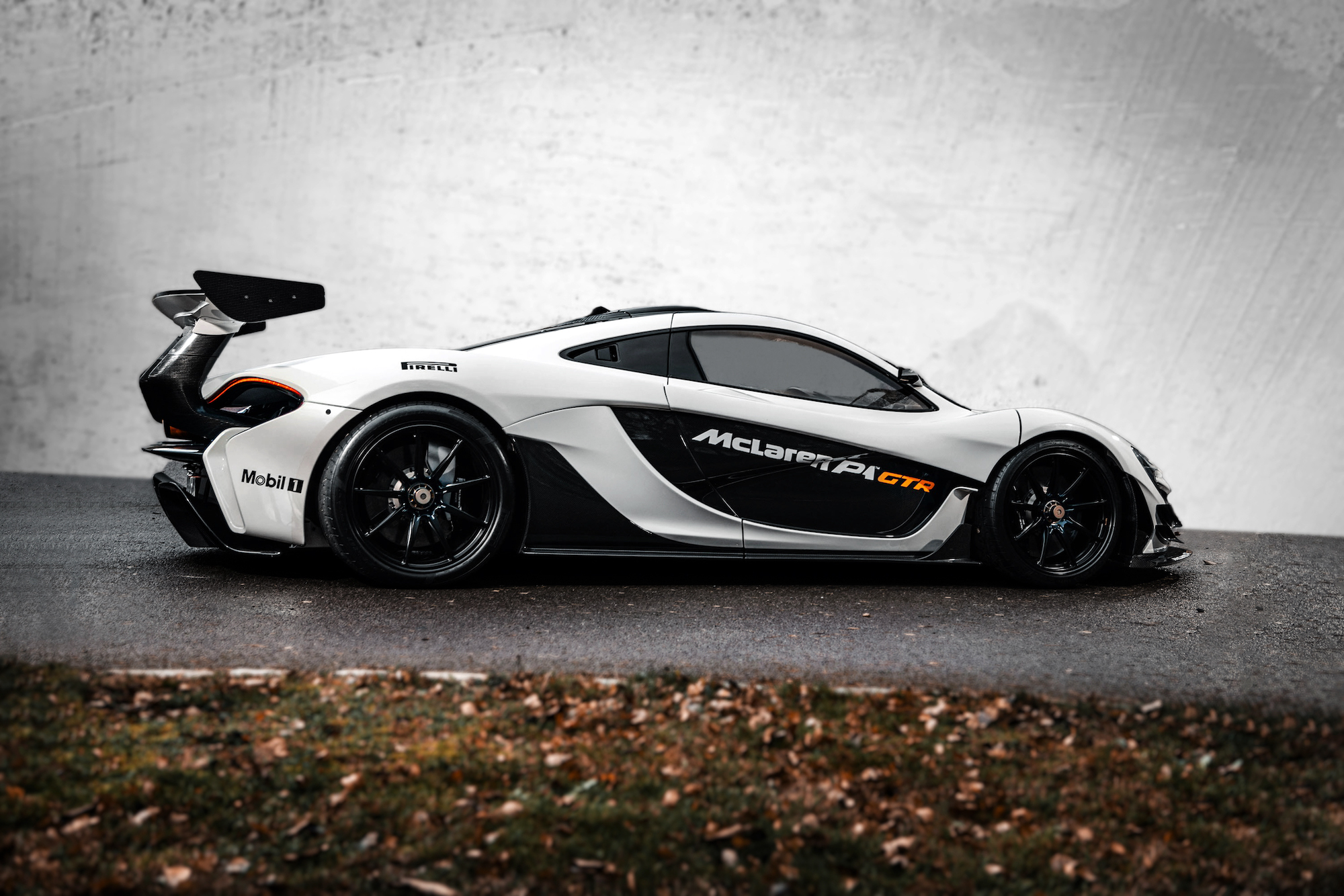 2016 MCLAREN P1 GTR - ROAD LEGAL