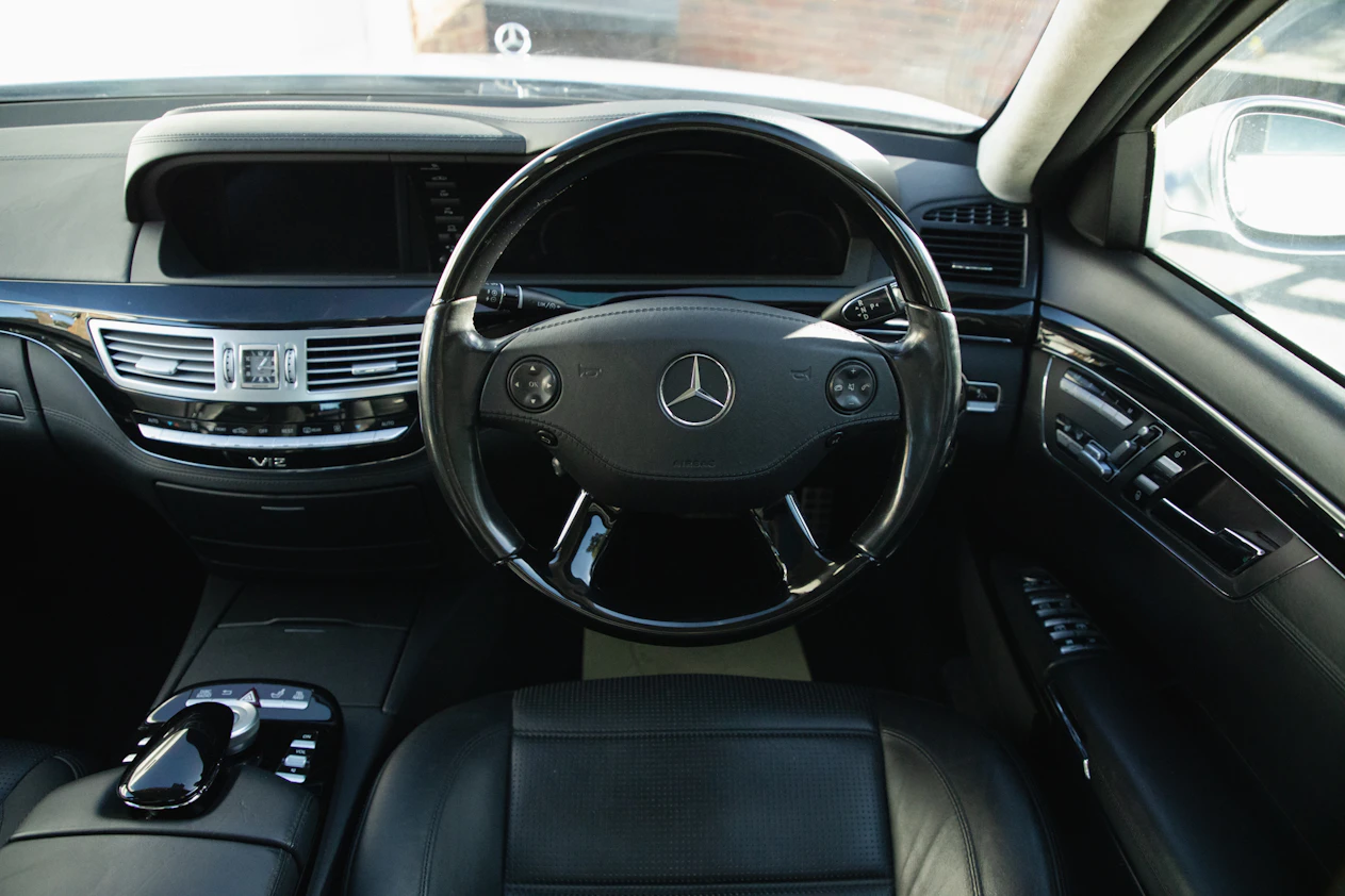 Mercedes Benz Interior W221