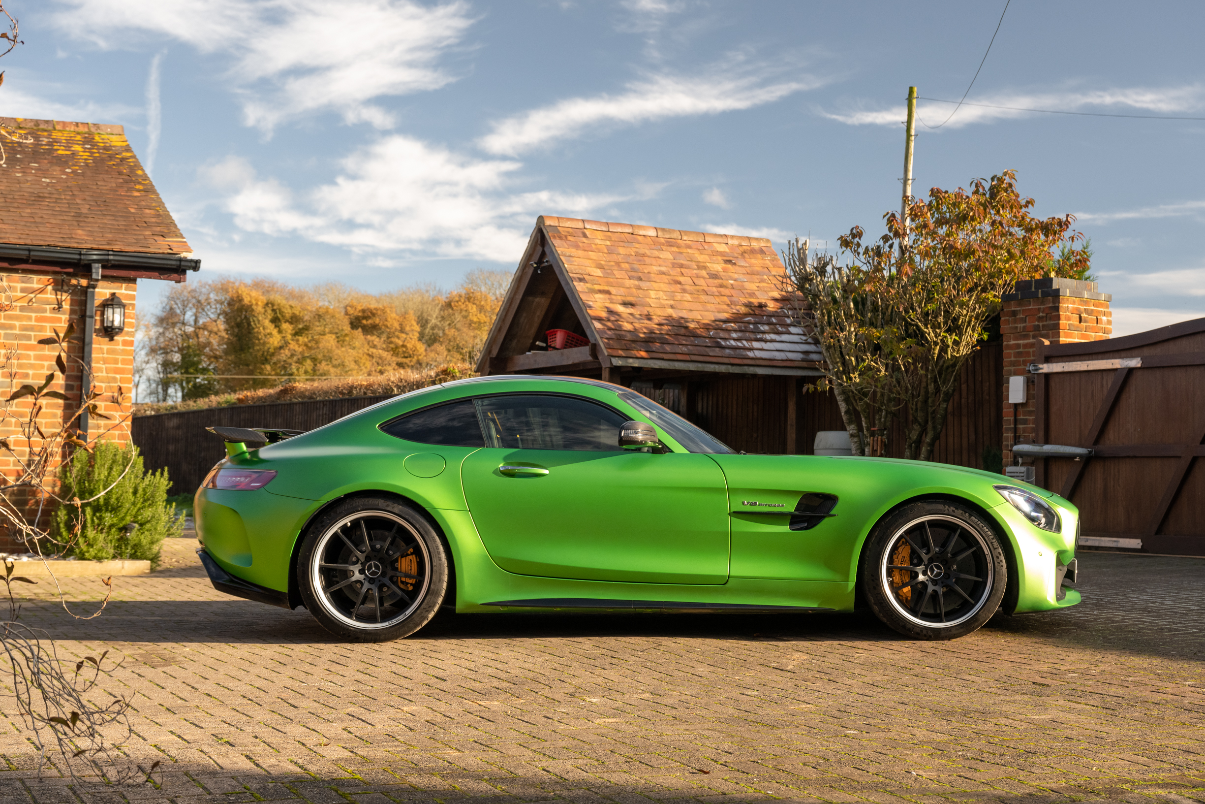 2017 MERCEDES-AMG GT R