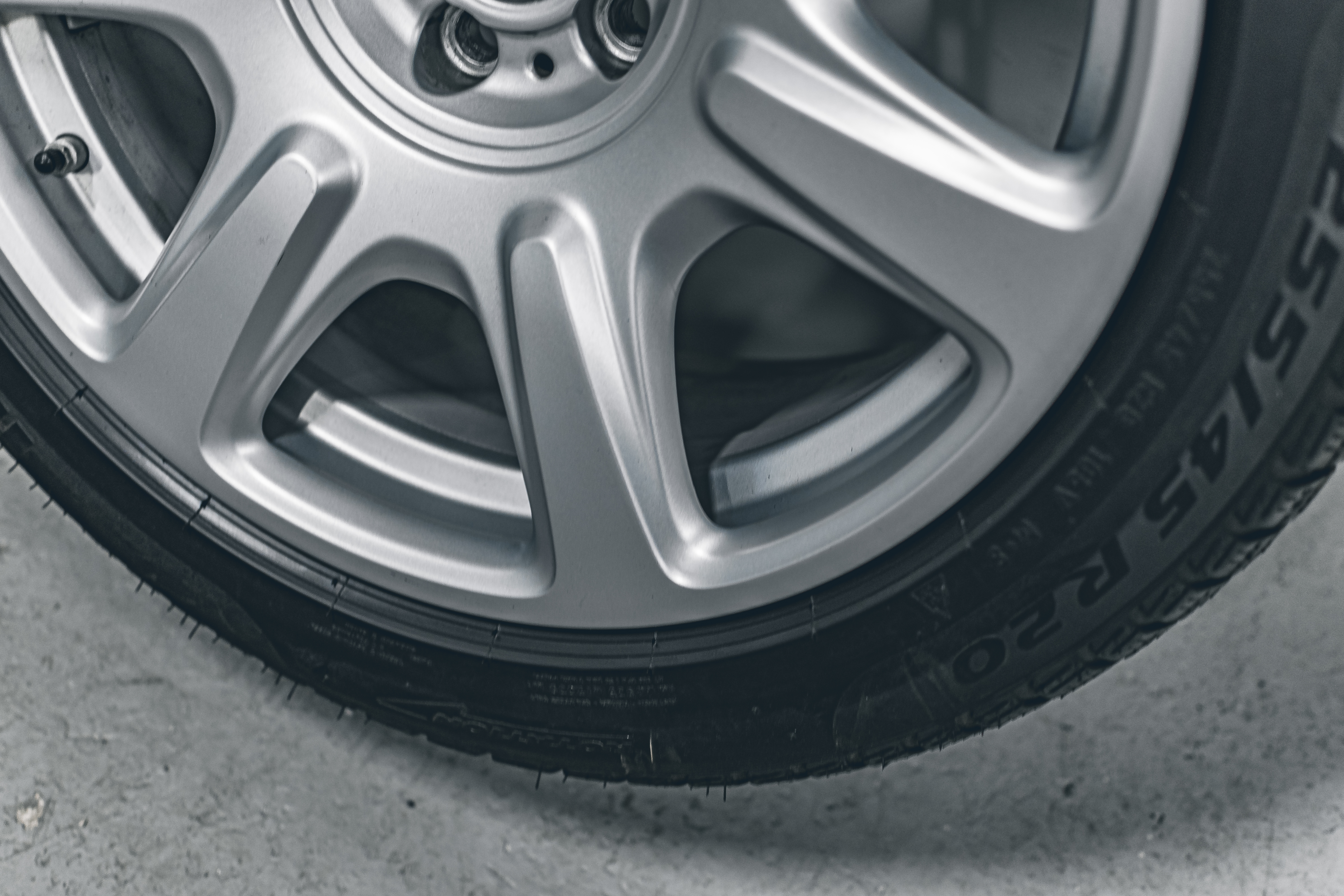 SET OF ROLLS-ROYCE WRAITH / GHOST WHEELS AND TYRES