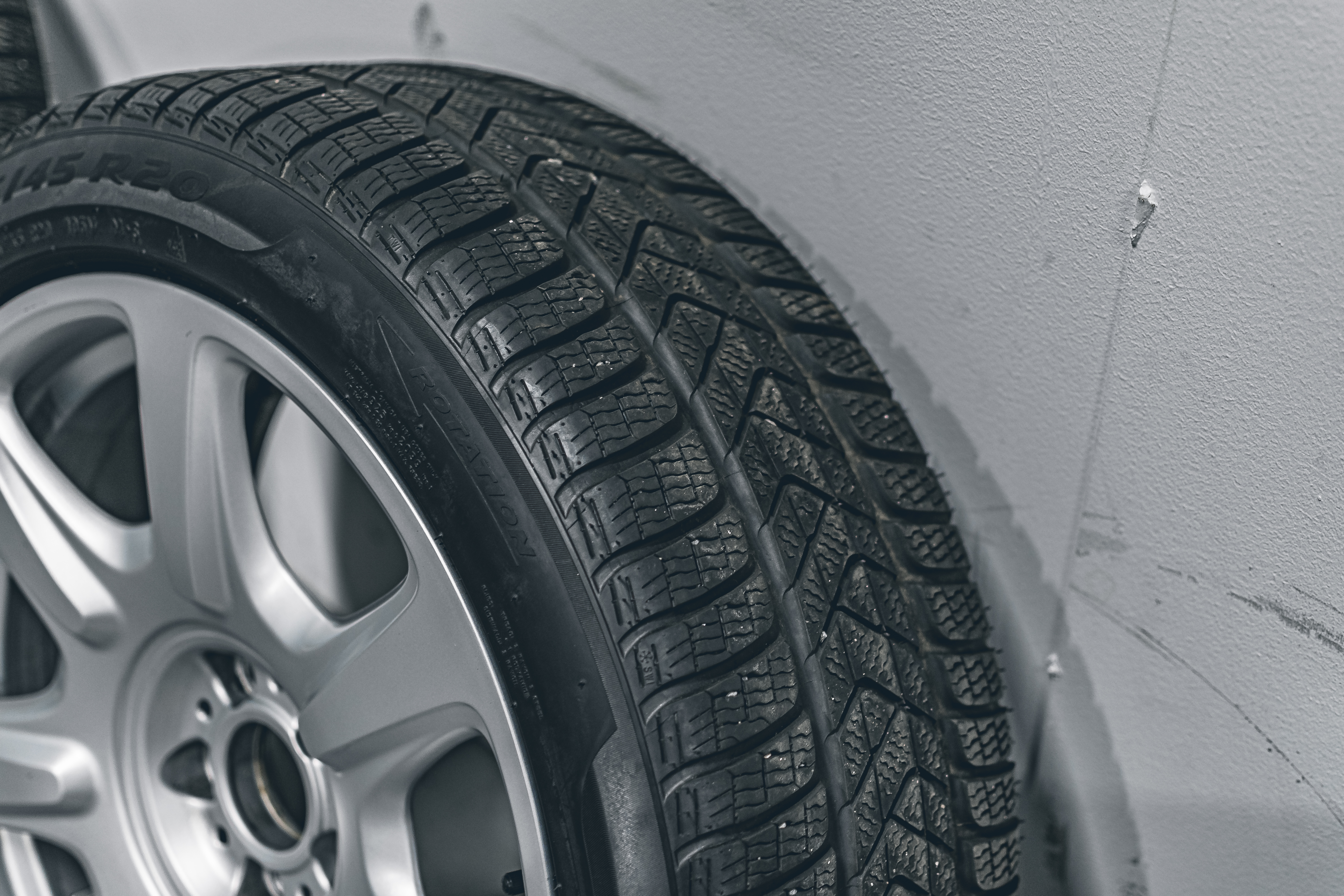 SET OF ROLLS-ROYCE WRAITH / GHOST WHEELS AND TYRES