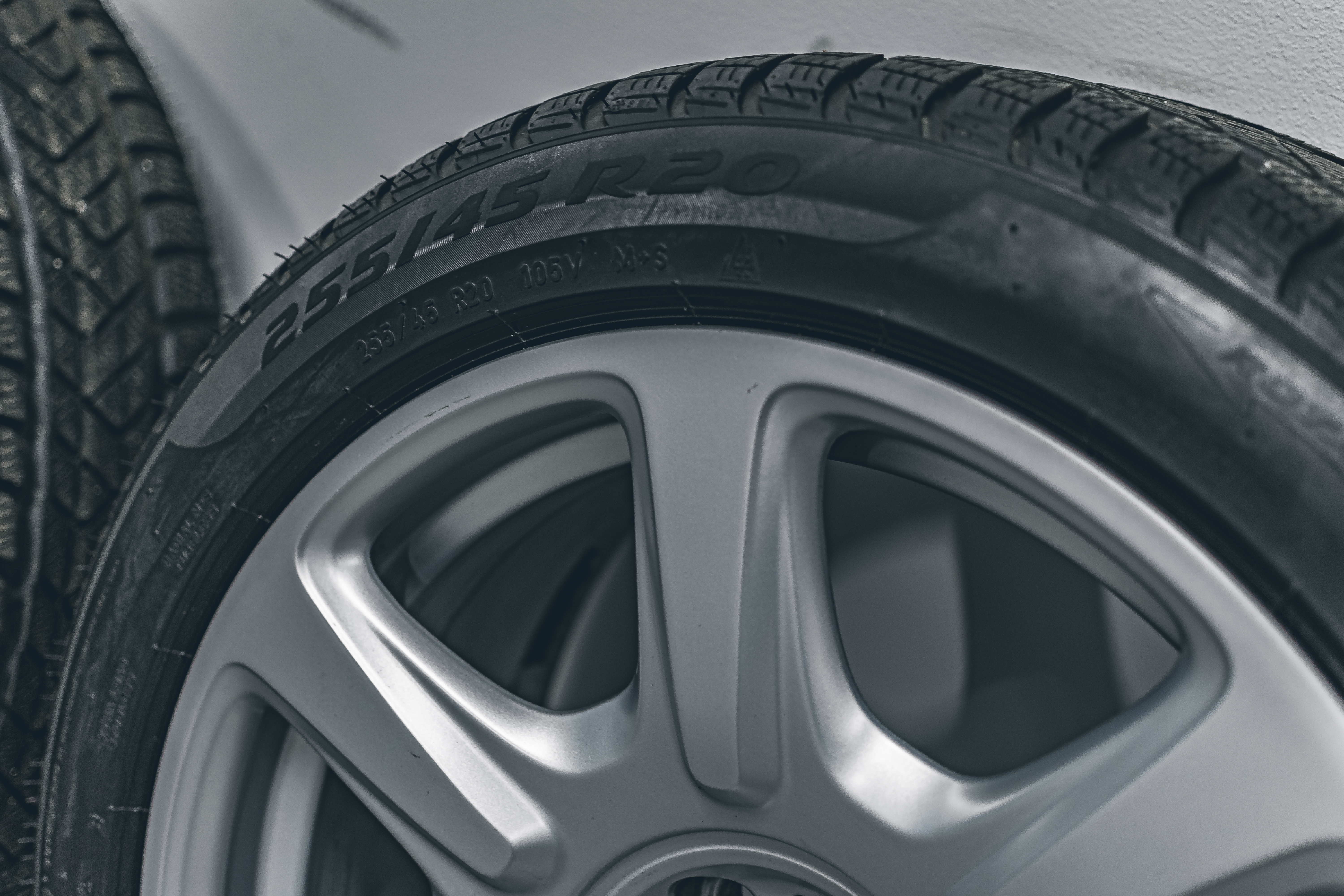 SET OF ROLLS-ROYCE WRAITH / GHOST WHEELS AND TYRES