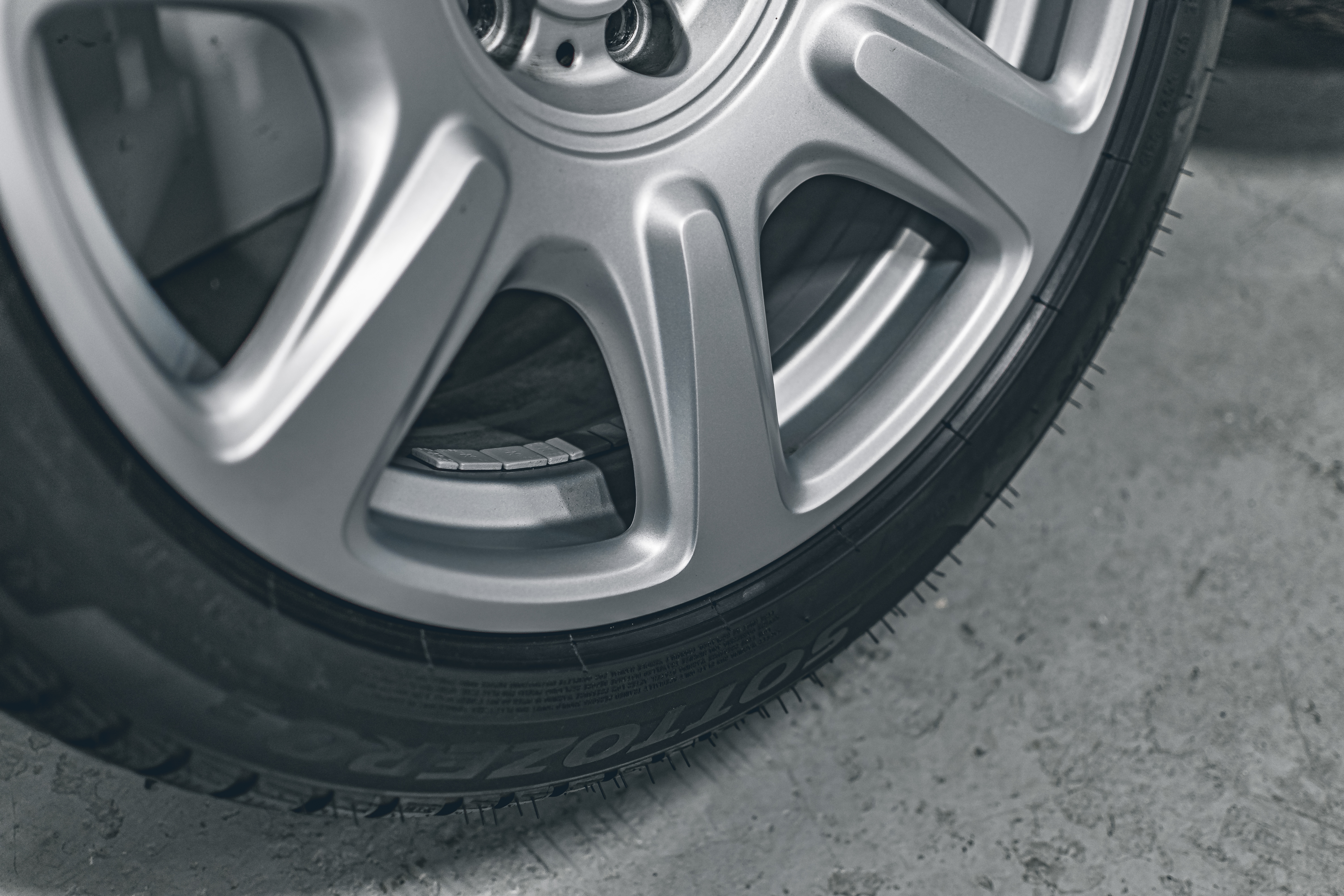 SET OF ROLLS-ROYCE WRAITH / GHOST WHEELS AND TYRES