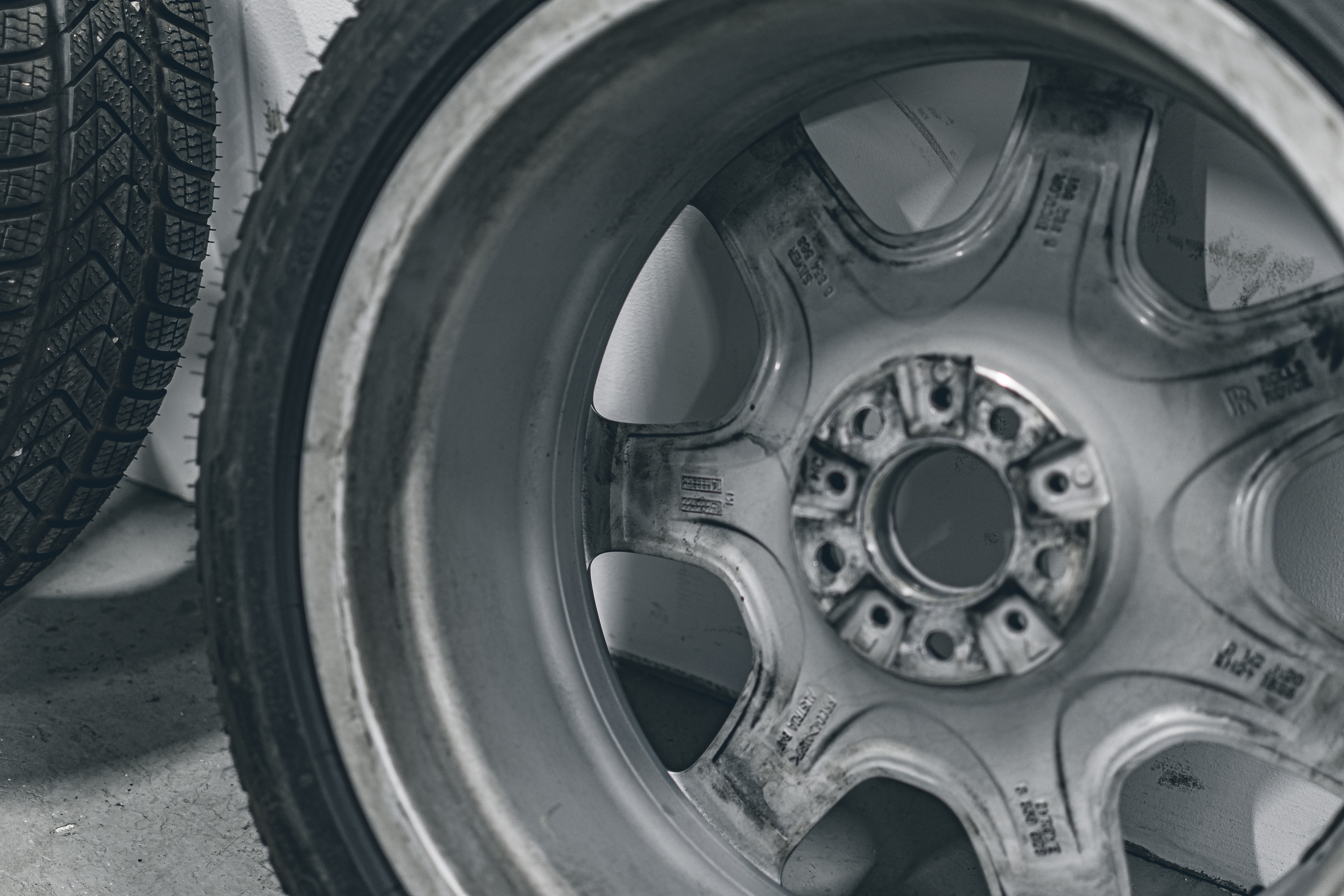 SET OF ROLLS-ROYCE WRAITH / GHOST WHEELS AND TYRES