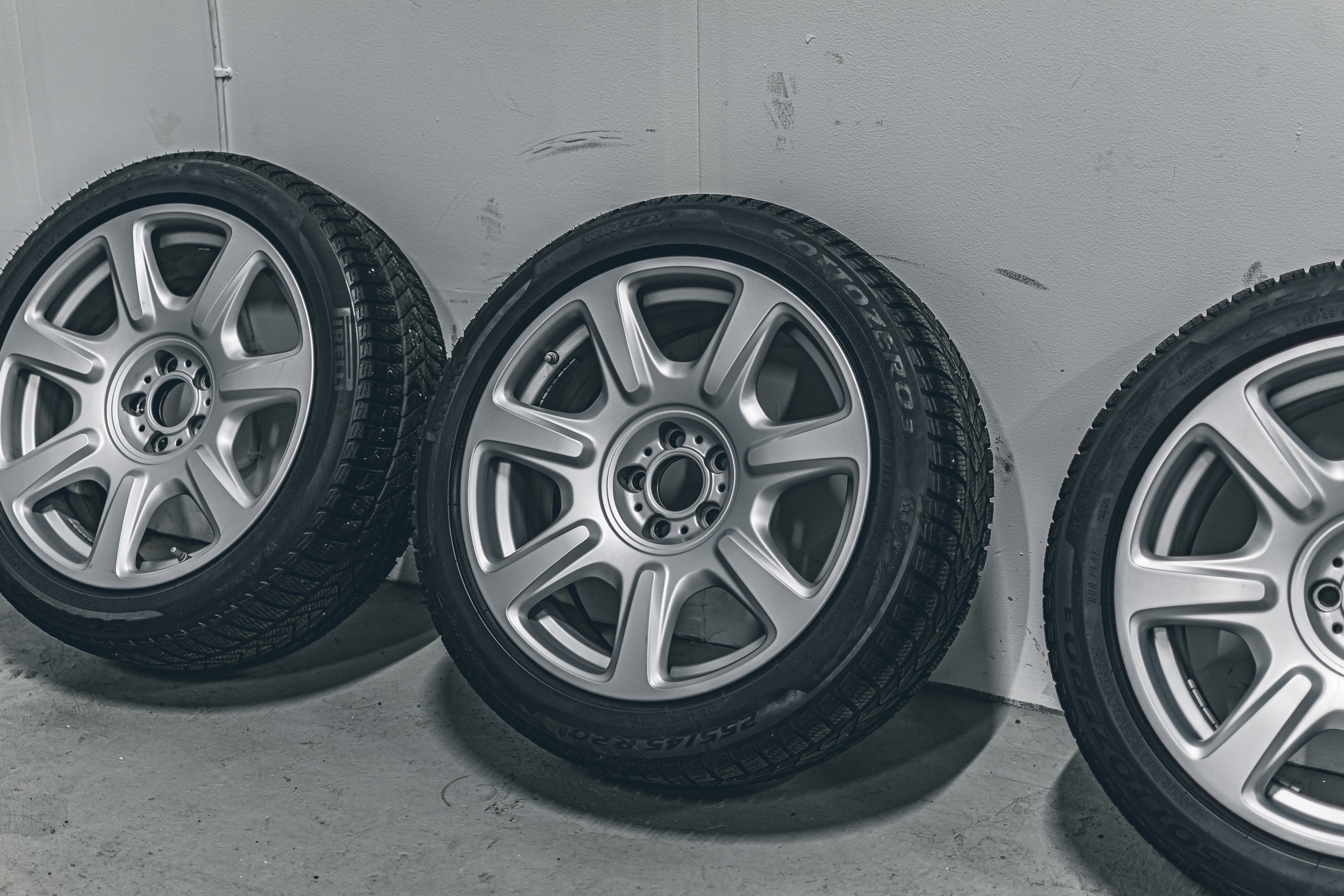 SET OF ROLLS-ROYCE WRAITH / GHOST WHEELS AND TYRES