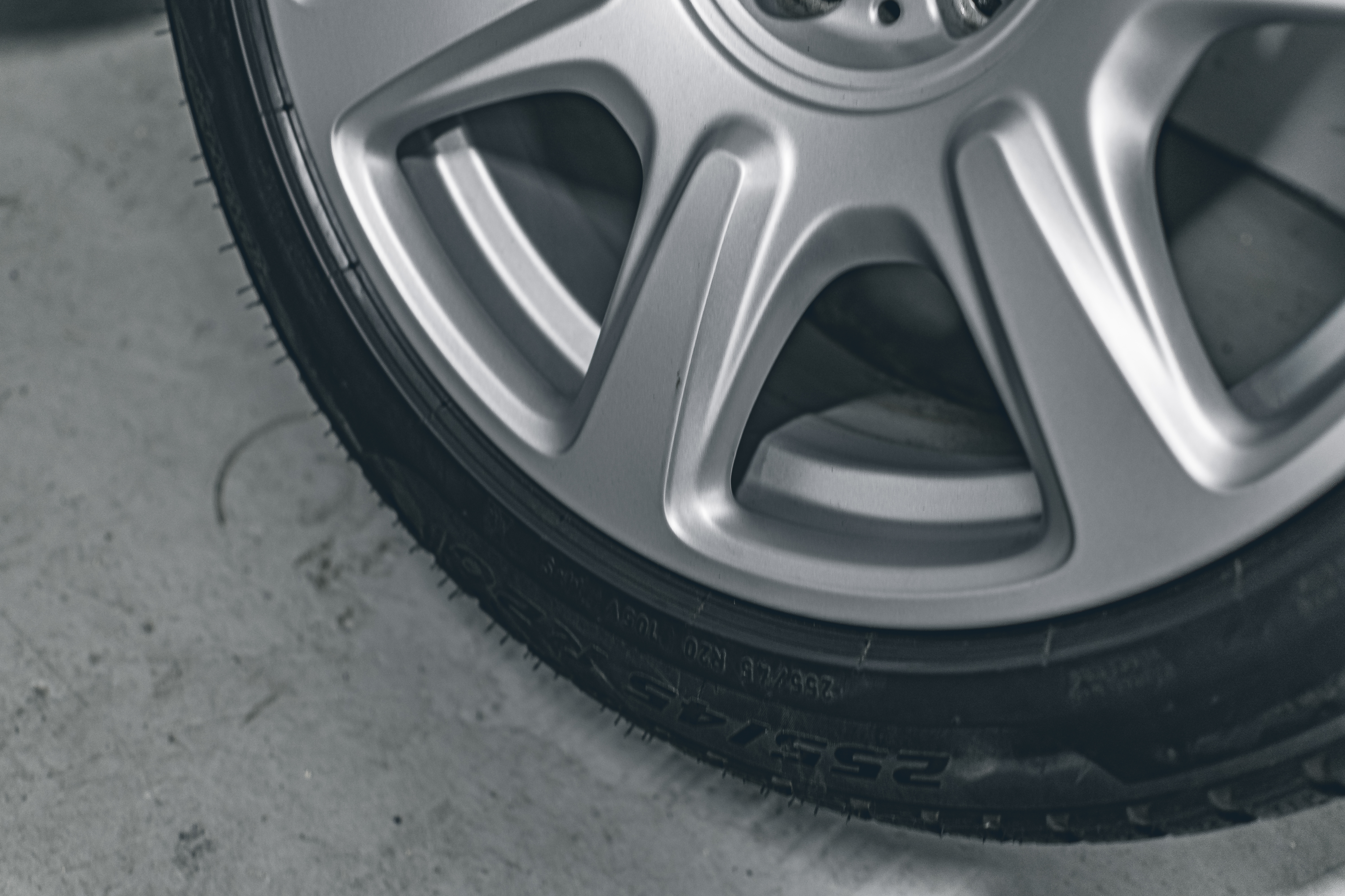 SET OF ROLLS-ROYCE WRAITH / GHOST WHEELS AND TYRES for sale by auction ...