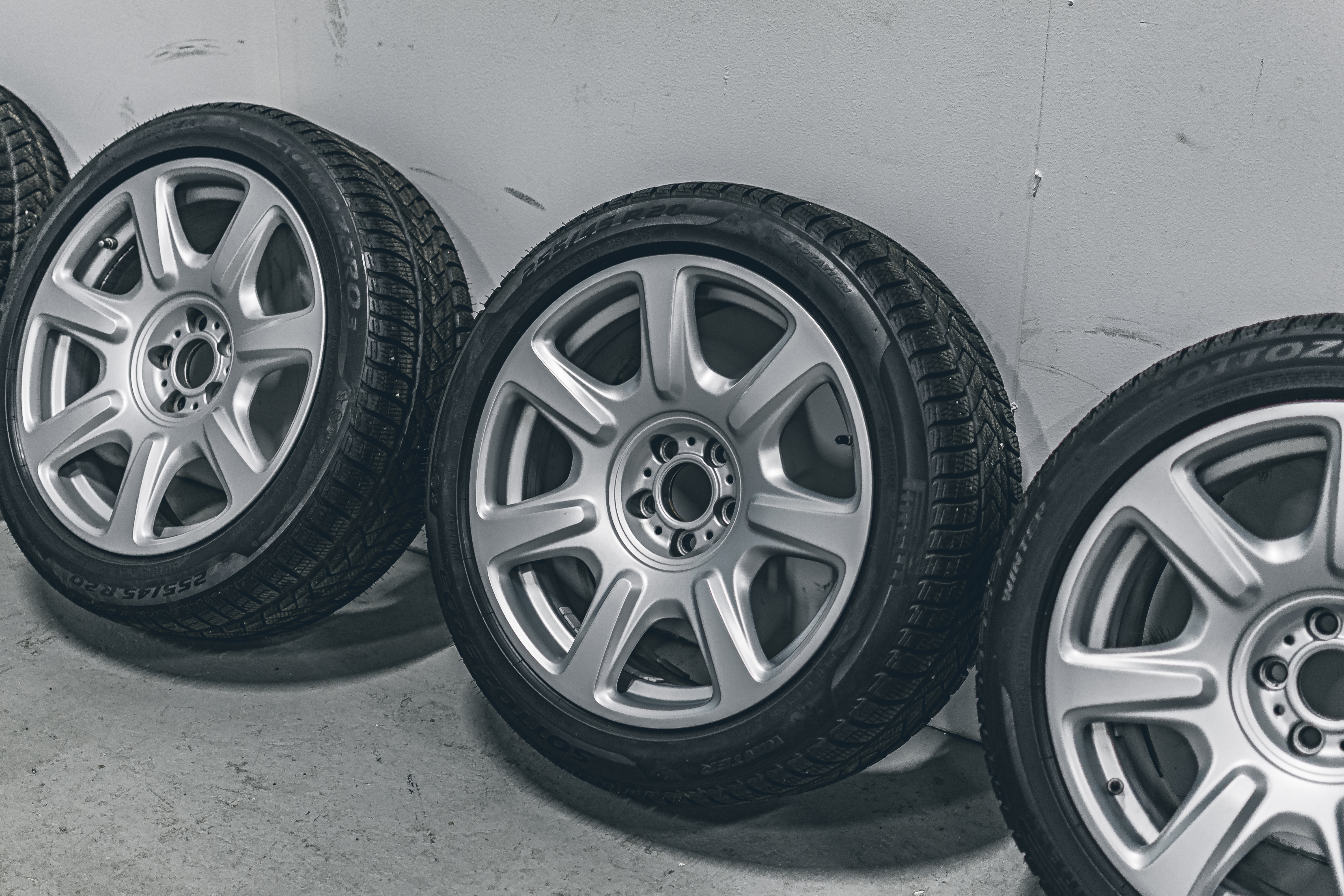 SET OF ROLLS-ROYCE WRAITH / GHOST WHEELS AND TYRES