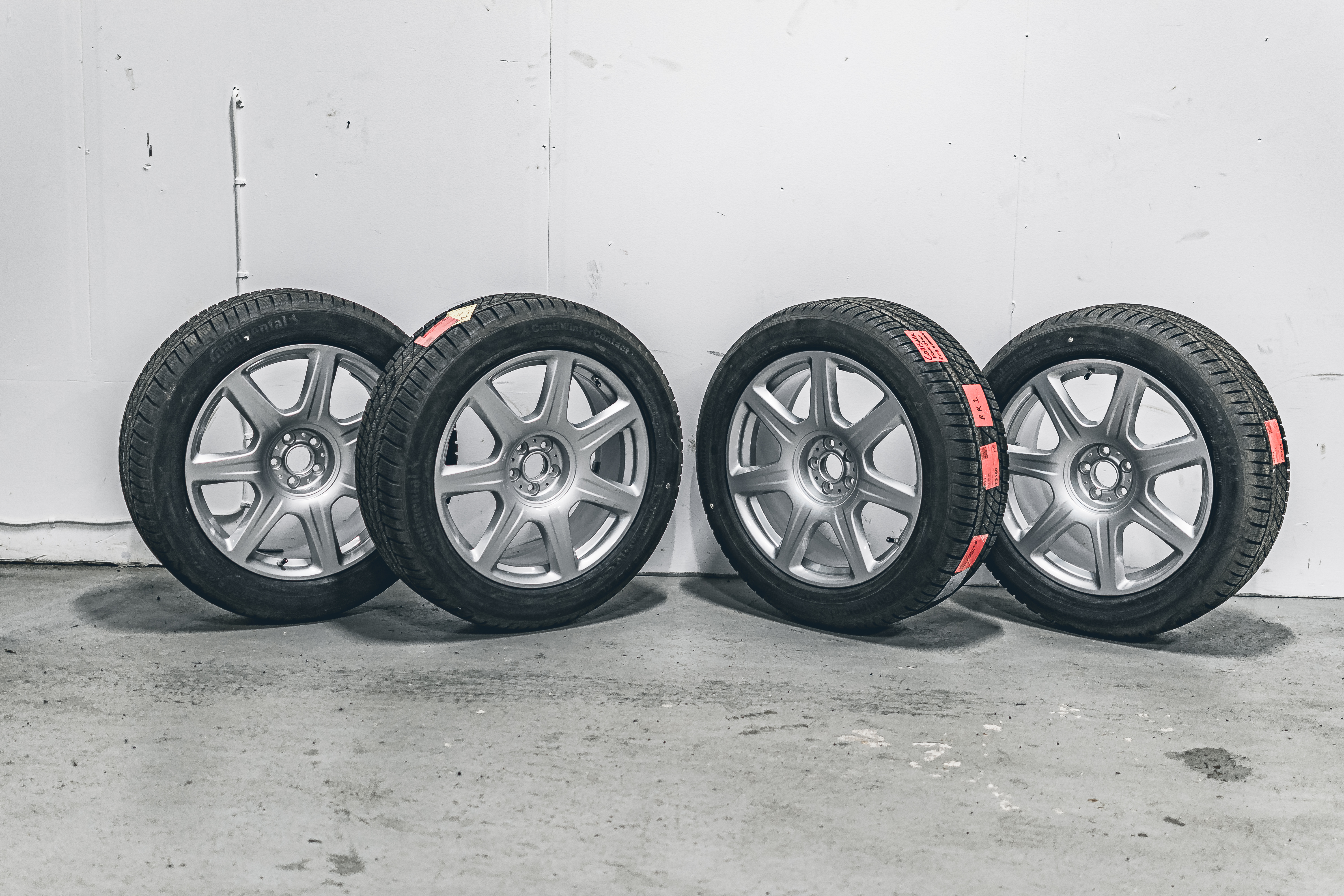 SET OF ROLLS-ROYCE CULLINAN WHEELS AND TYRES