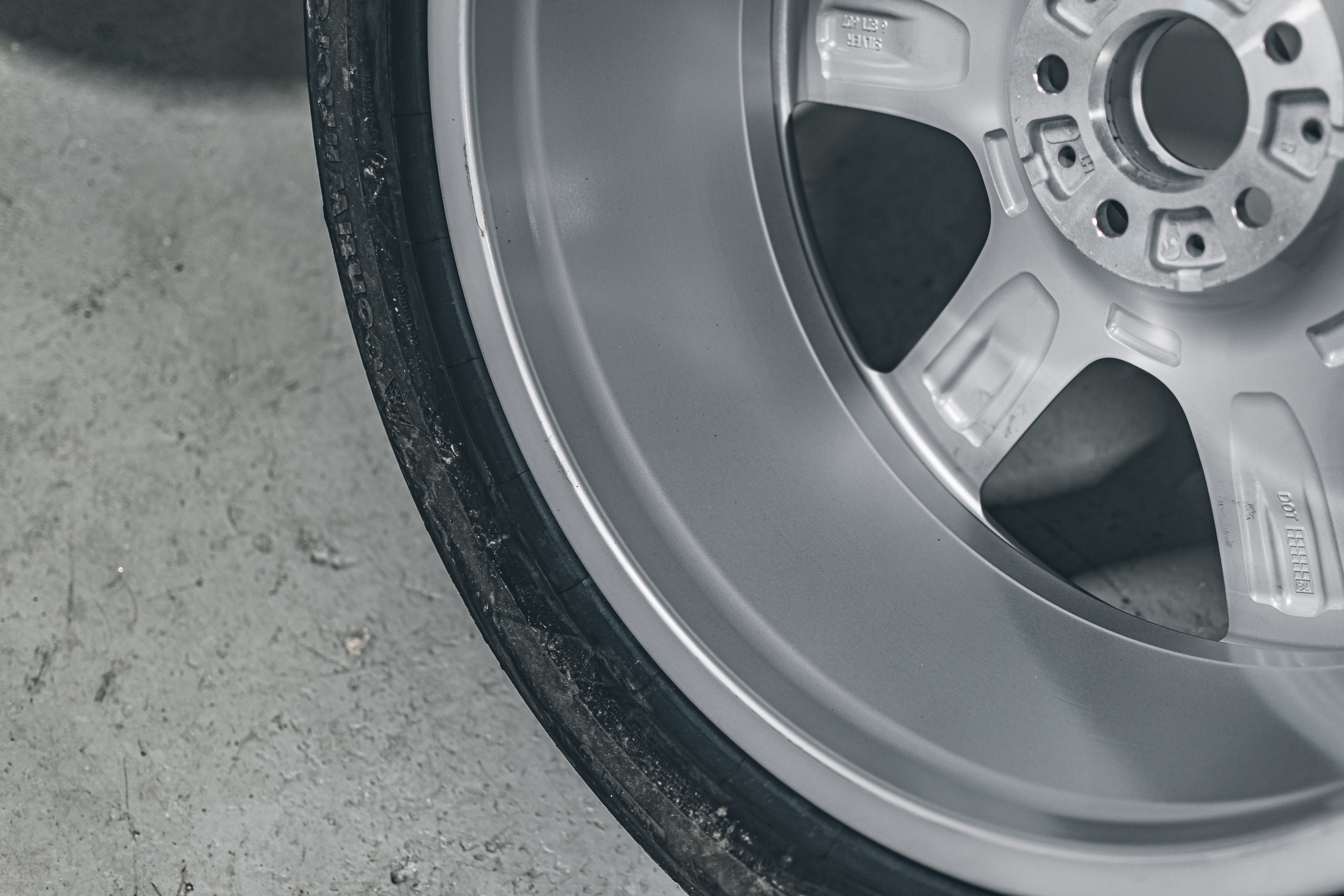 SET OF ROLLS-ROYCE CULLINAN WHEELS AND TYRES