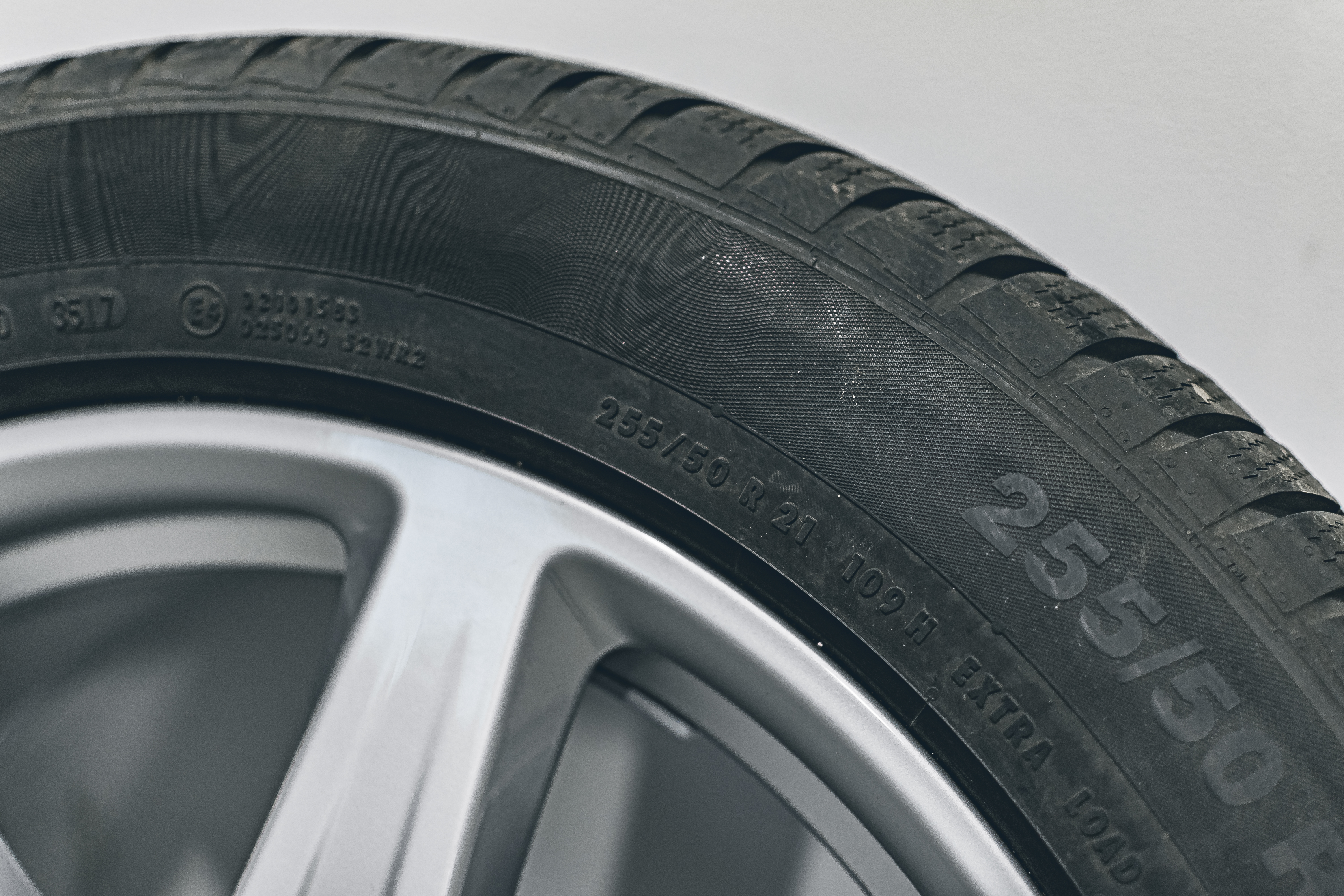 SET OF ROLLS-ROYCE CULLINAN WHEELS AND TYRES