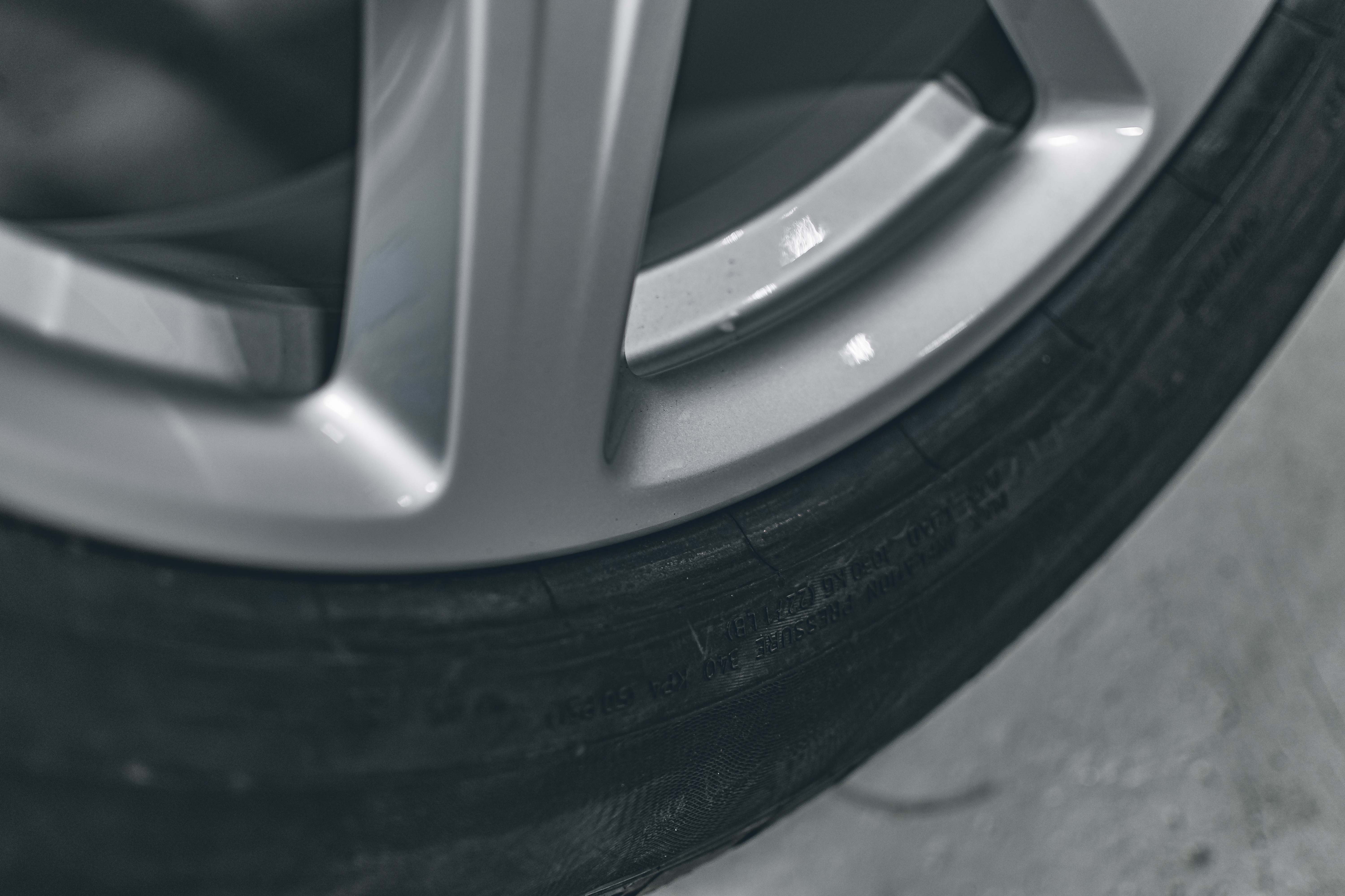 SET OF ROLLS-ROYCE CULLINAN WHEELS AND TYRES