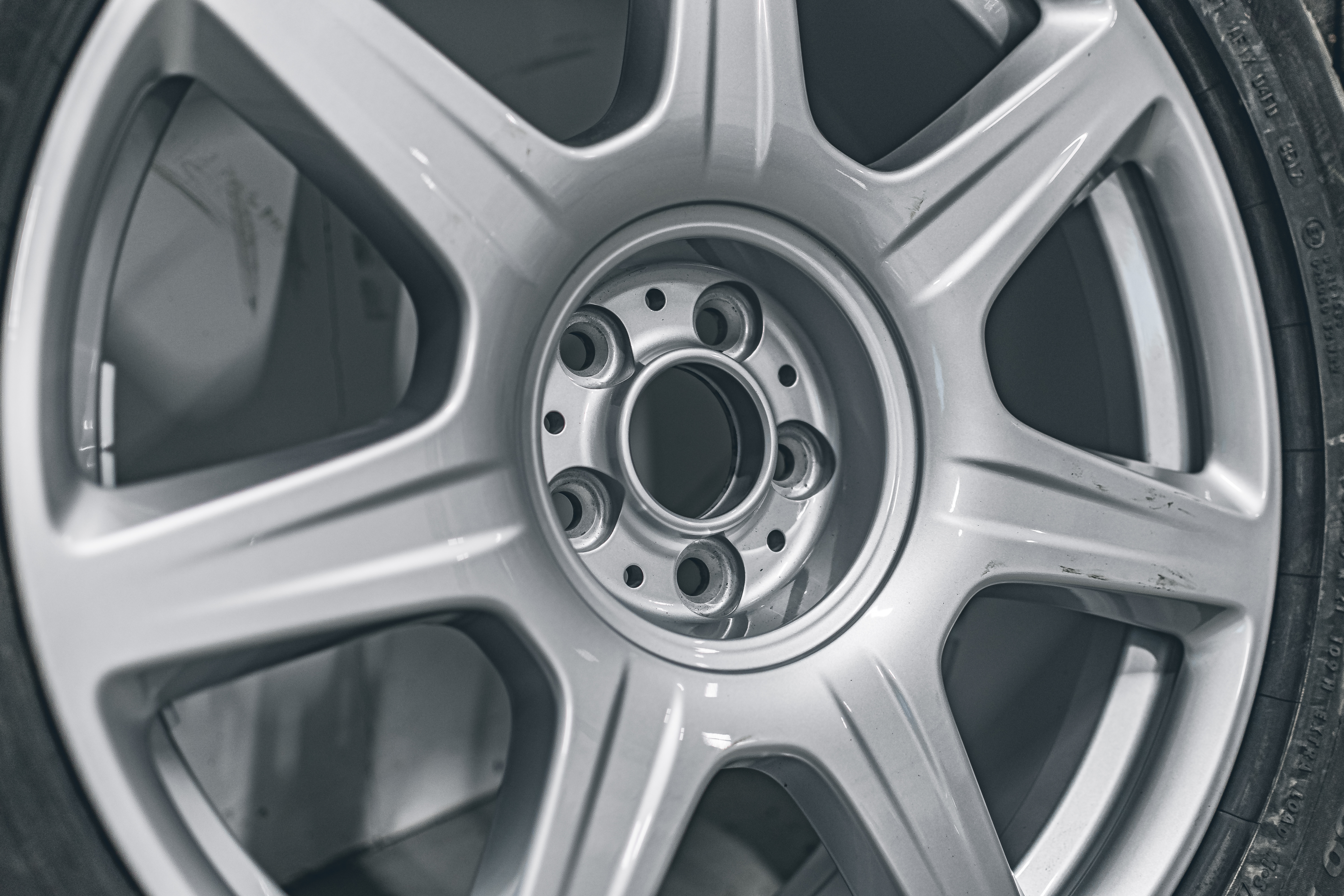 SET OF ROLLS-ROYCE CULLINAN WHEELS AND TYRES