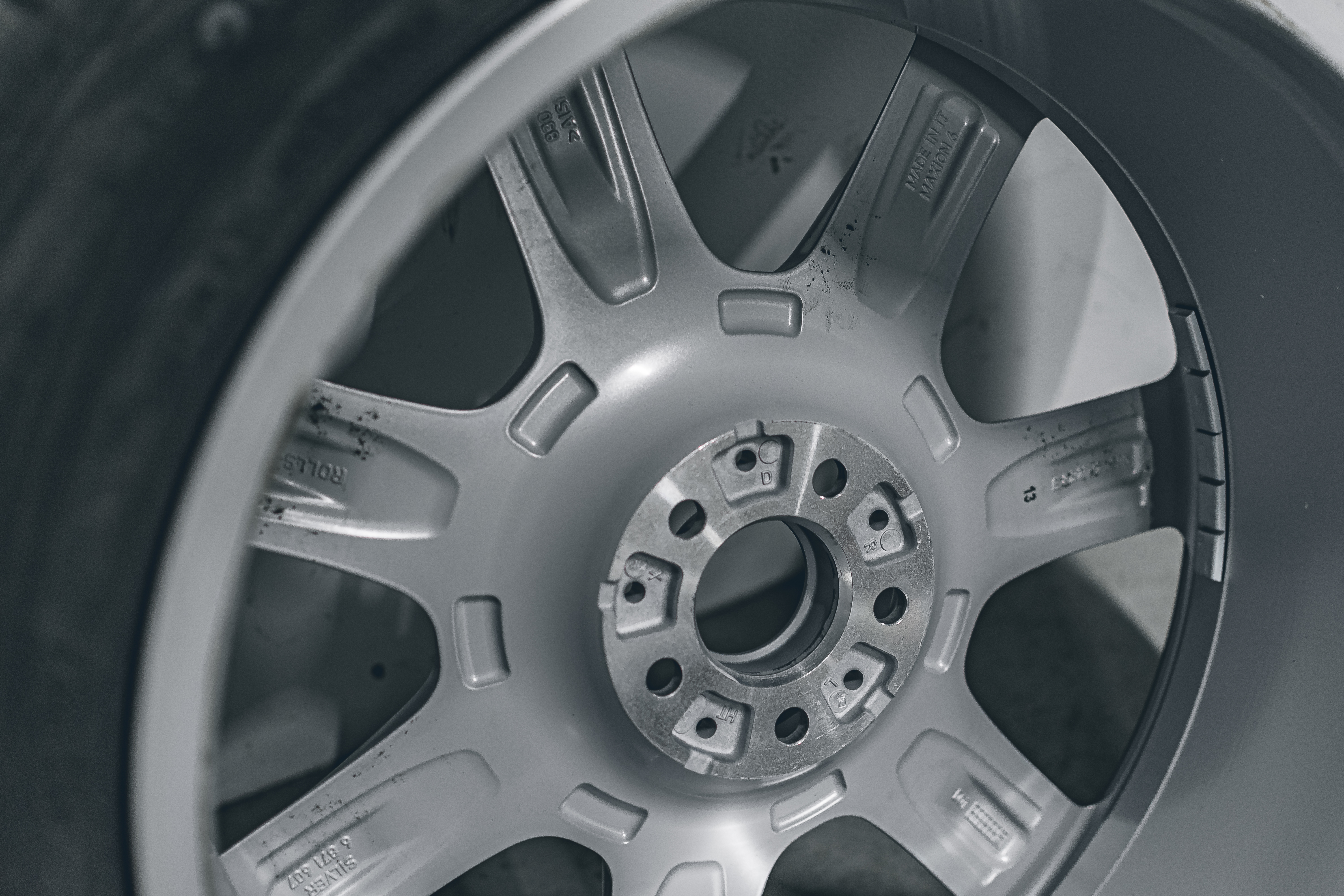 SET OF ROLLS-ROYCE CULLINAN WHEELS AND TYRES